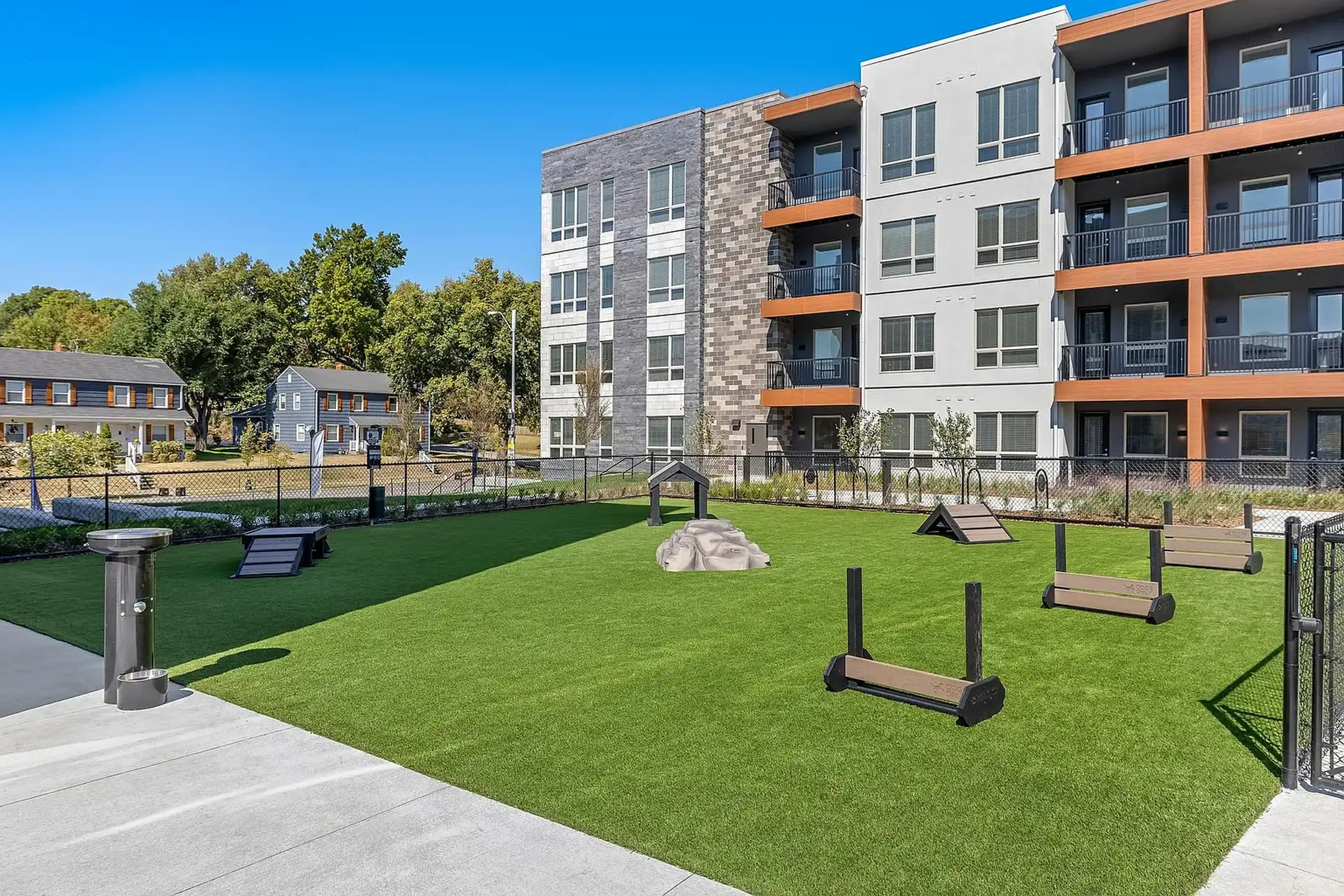 Brookside Commons - Kansas City, MO 64131 | ApartmentGuide.com