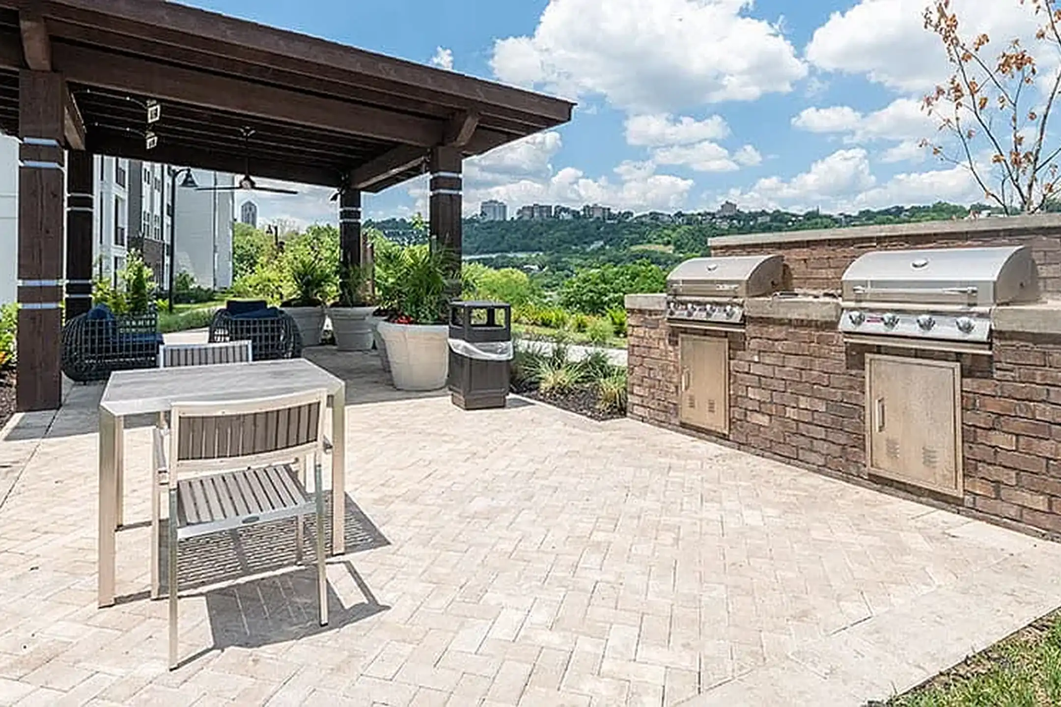 The Manhattan on the River Apartments - Dayton, KY 41074 ...