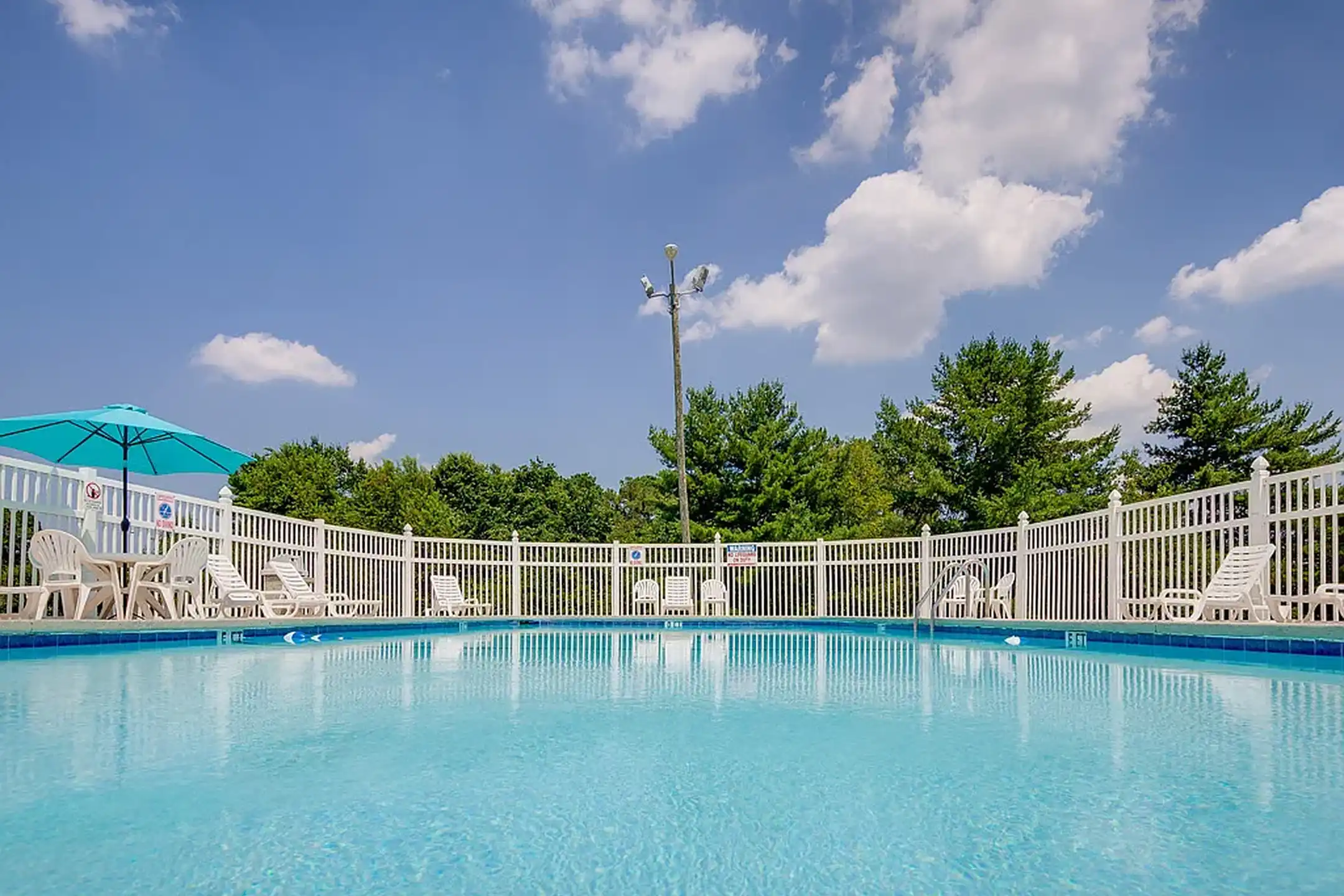 Quail Ridge Apartments - Raleigh, NC 27609 | ApartmentGuide.com