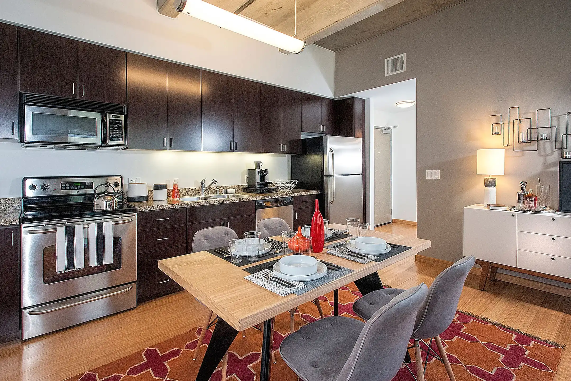 800J Lofts - Sacramento, CA 95814 | ApartmentGuide.com