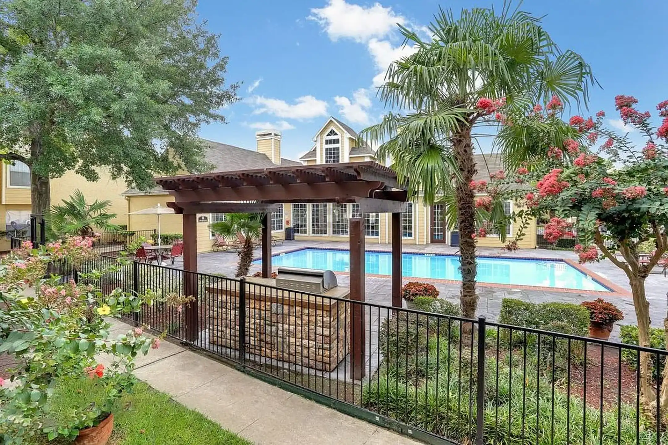 Legacy at Westchase - Houston, TX 77042 | ApartmentGuide.com