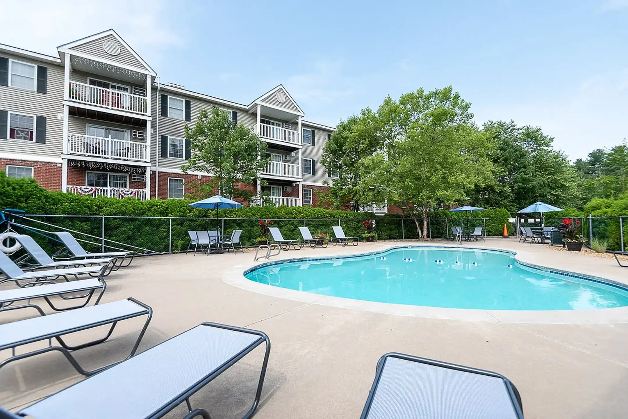 Carlton Oaks - Salem, NH 03079 | ApartmentGuide.com