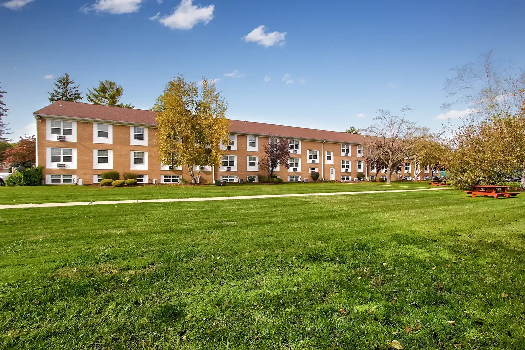 Boulevard Club Apartments - Boardman, OH 44512 | ApartmentGuide.com