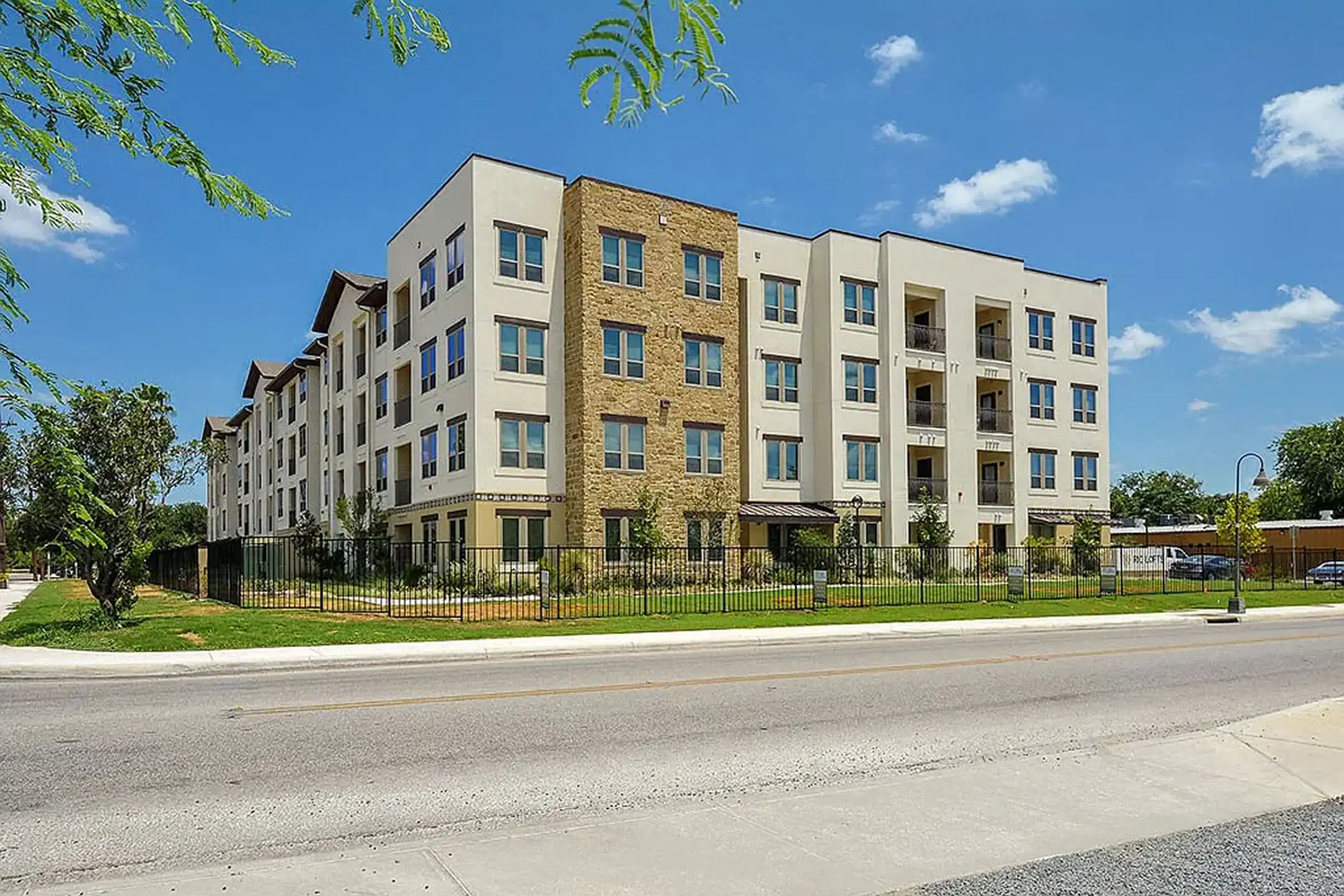 Rio Lofts - San Antonio, TX 78204 | ApartmentGuide.com