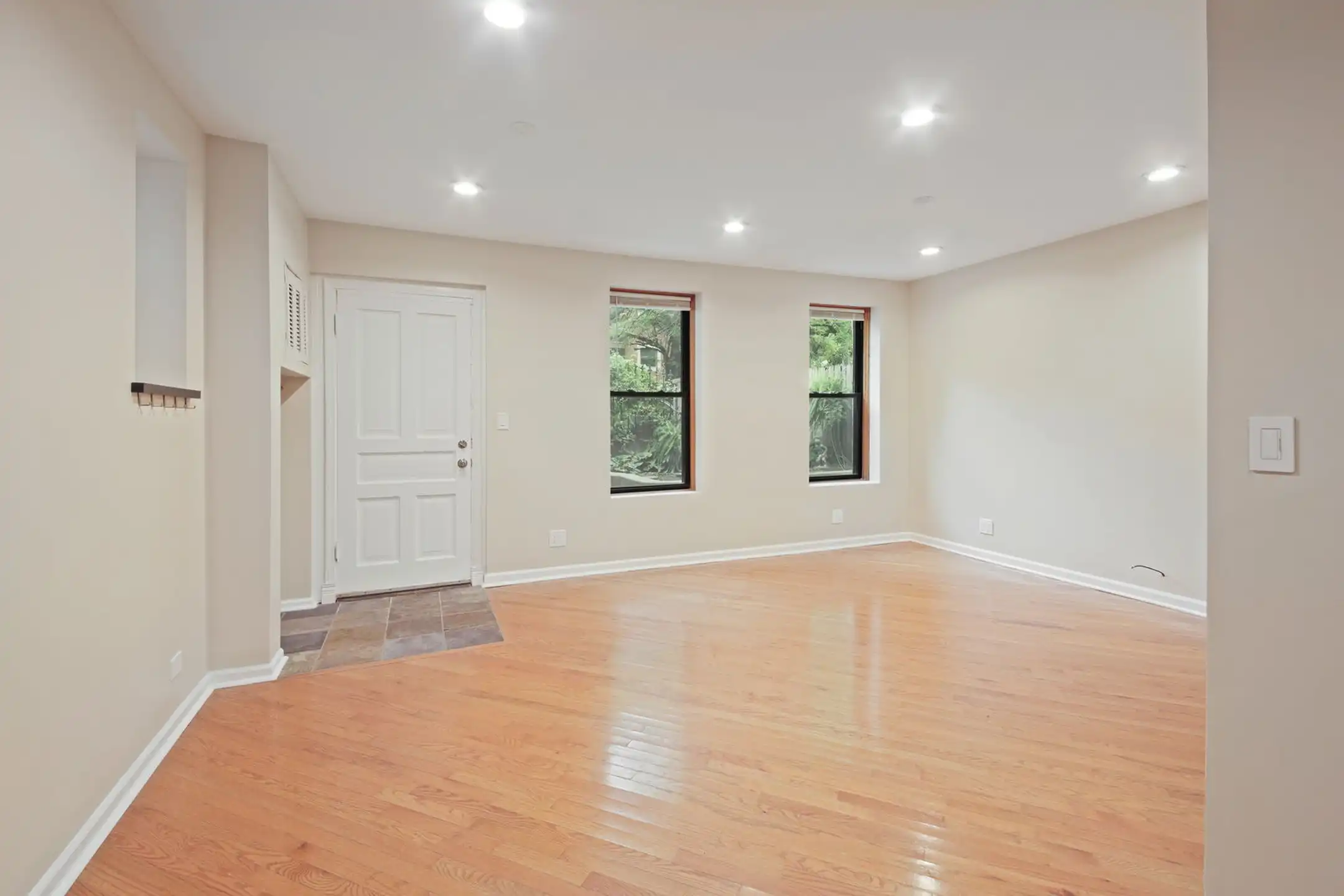 1620 N Claremont Ave unit G - Chicago, IL 60647 | ApartmentGuide.com