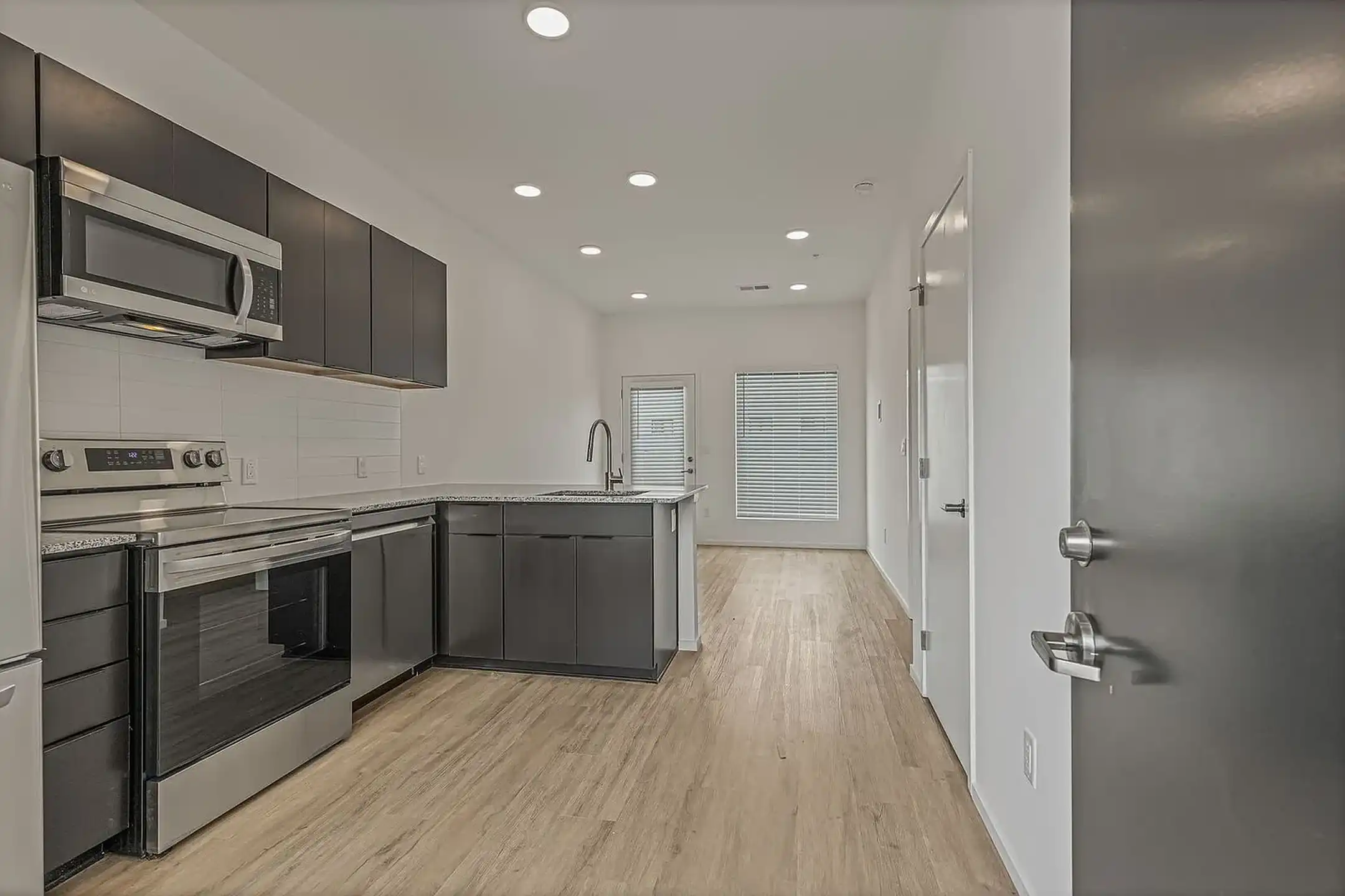 Clay Street Commons - Nashville, TN 37208 | ApartmentGuide.com