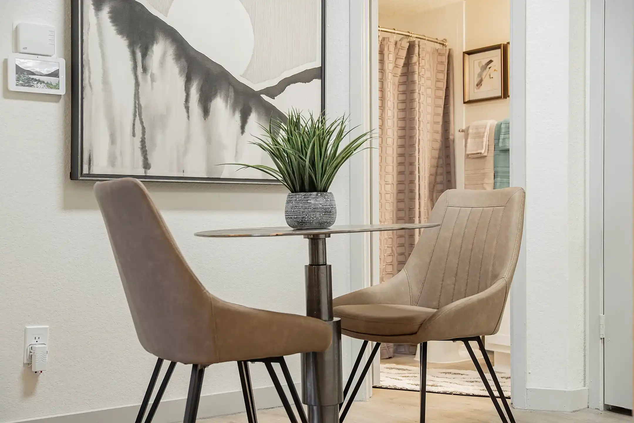 The Caleb - Dallas, TX 75237 | ApartmentGuide.com