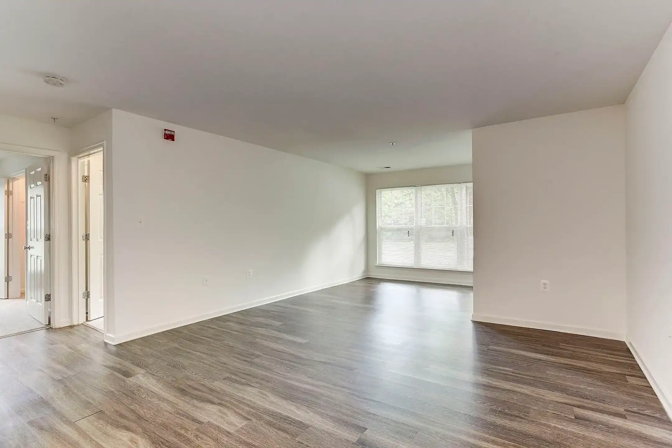 County Center Crossing - Woodbridge, VA 22192 | ApartmentGuide.com