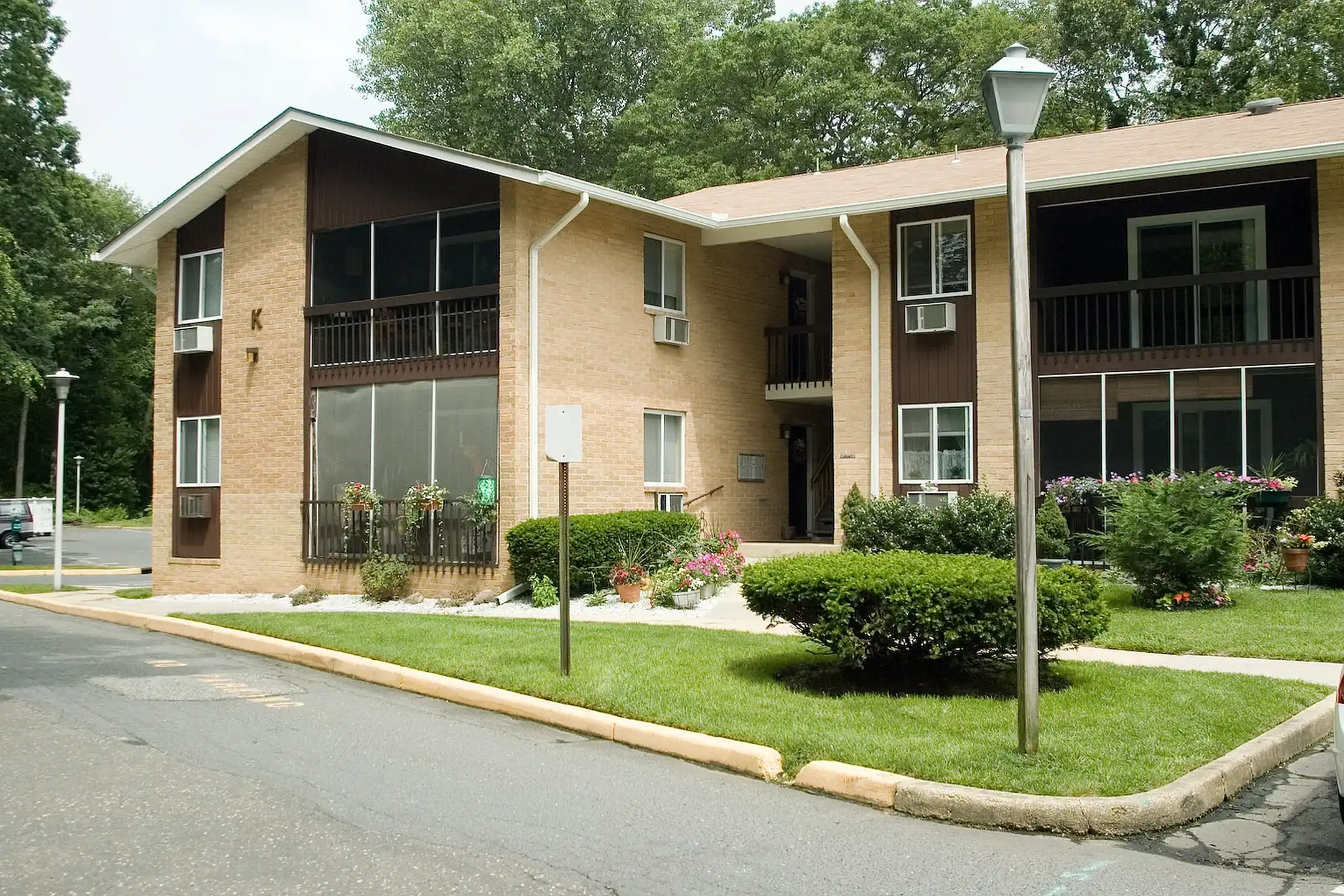 Royal Court Apartments - Spring Lake Heights, NJ 07762 | ApartmentGuide.com