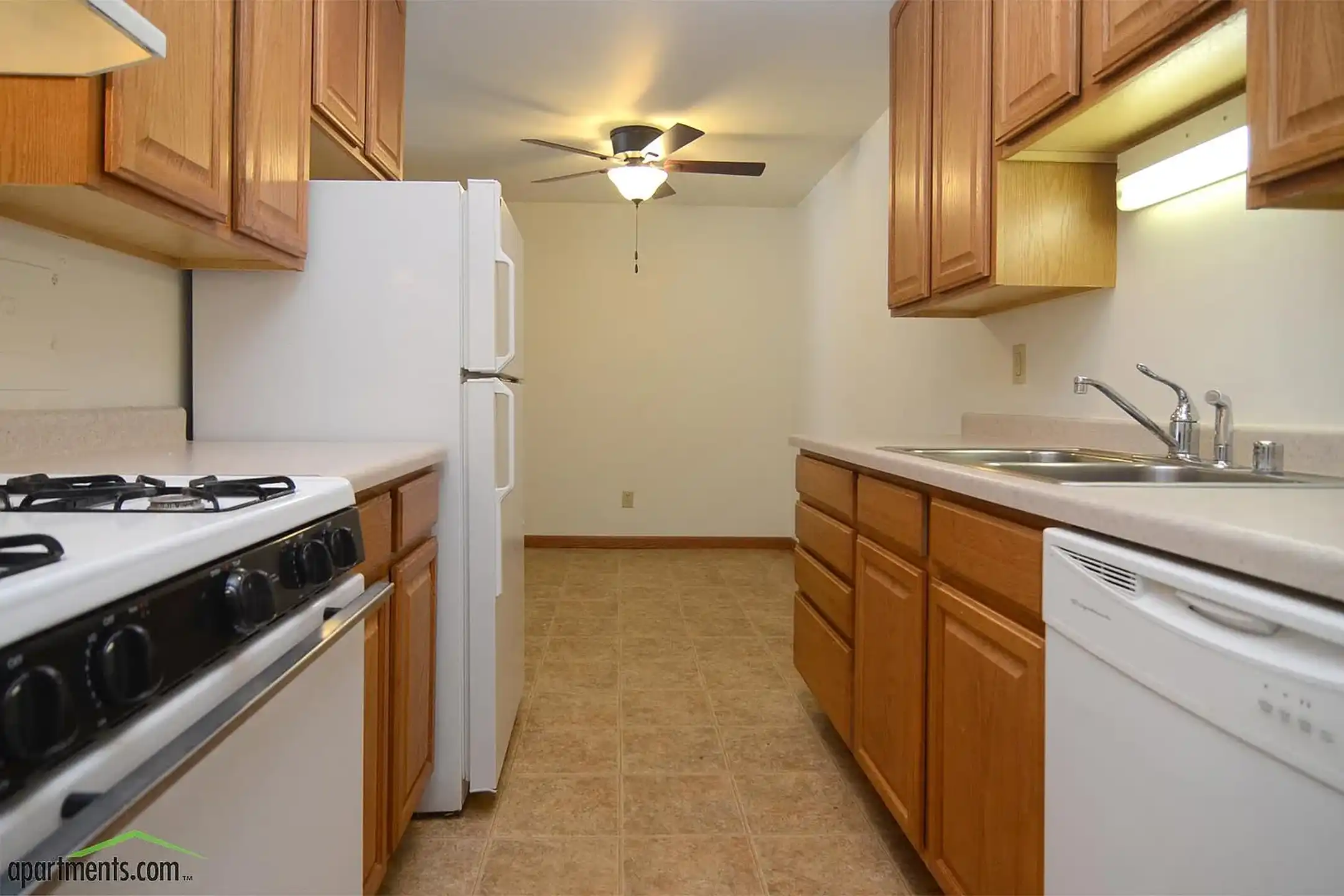 Brighton Square - Madison, WI 53713 | ApartmentGuide.com