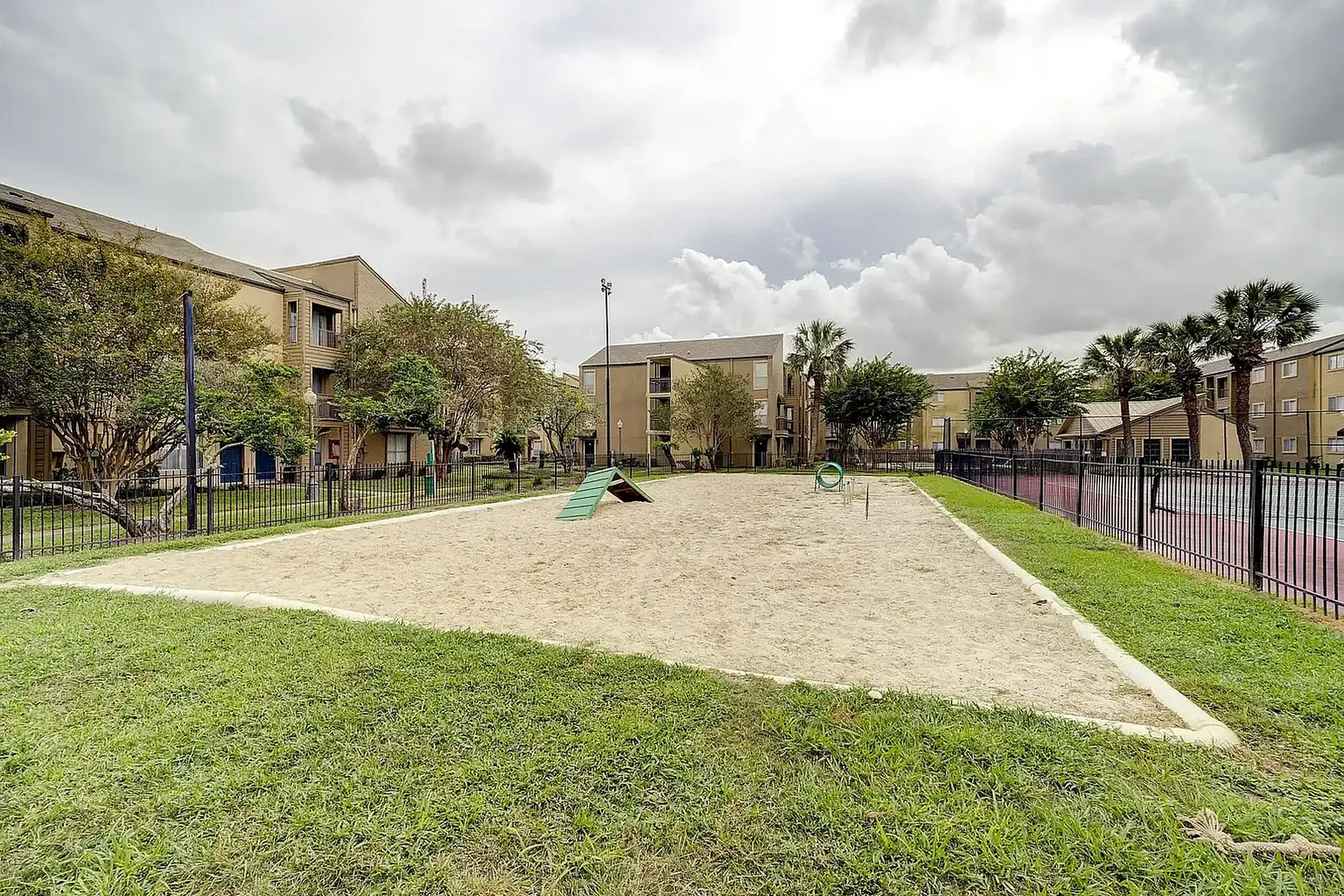 Ashford Santa Ana - Houston, TX 77042 | ApartmentGuide.com