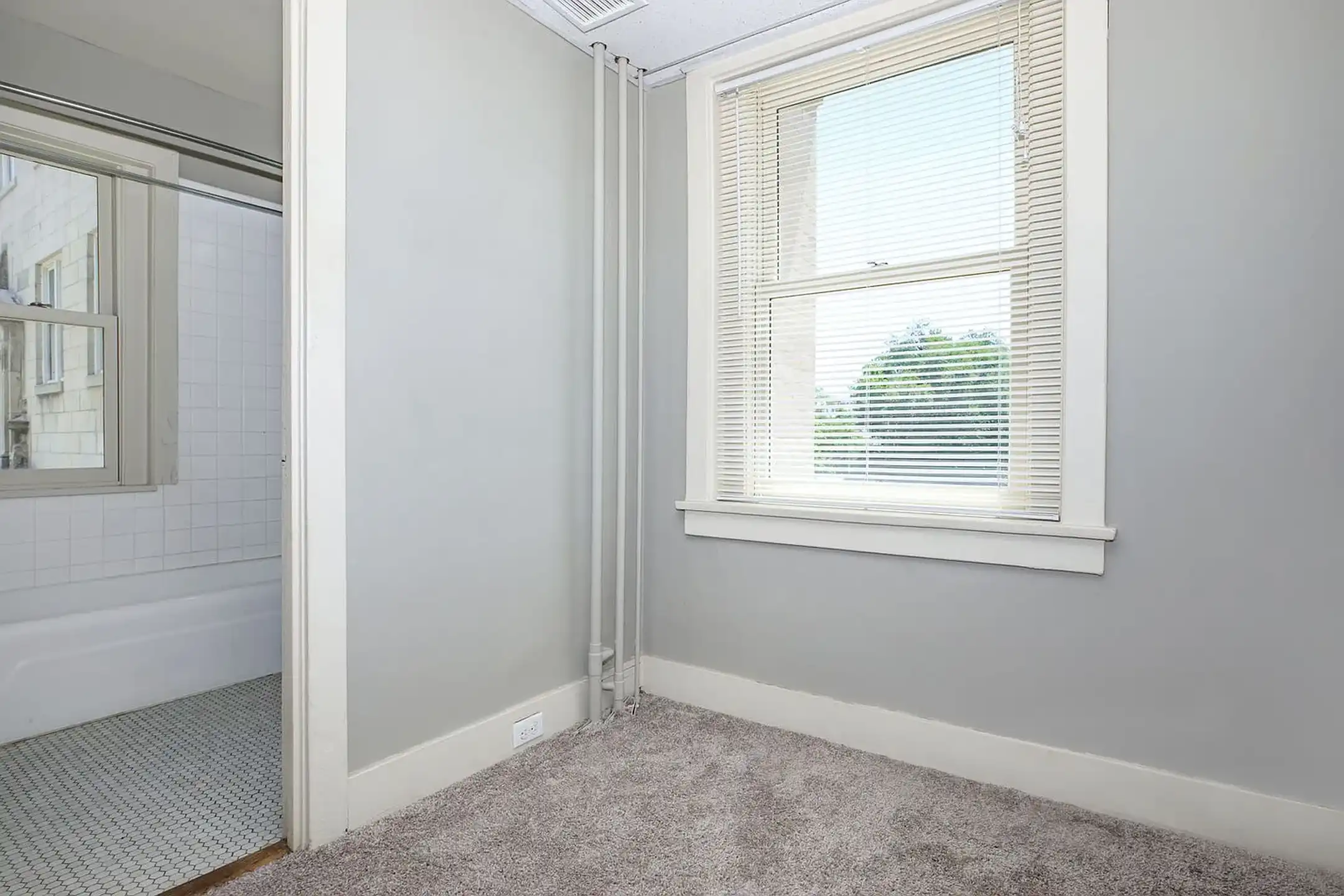 The Austin at Midtown - Omaha, NE 68131 | ApartmentGuide.com