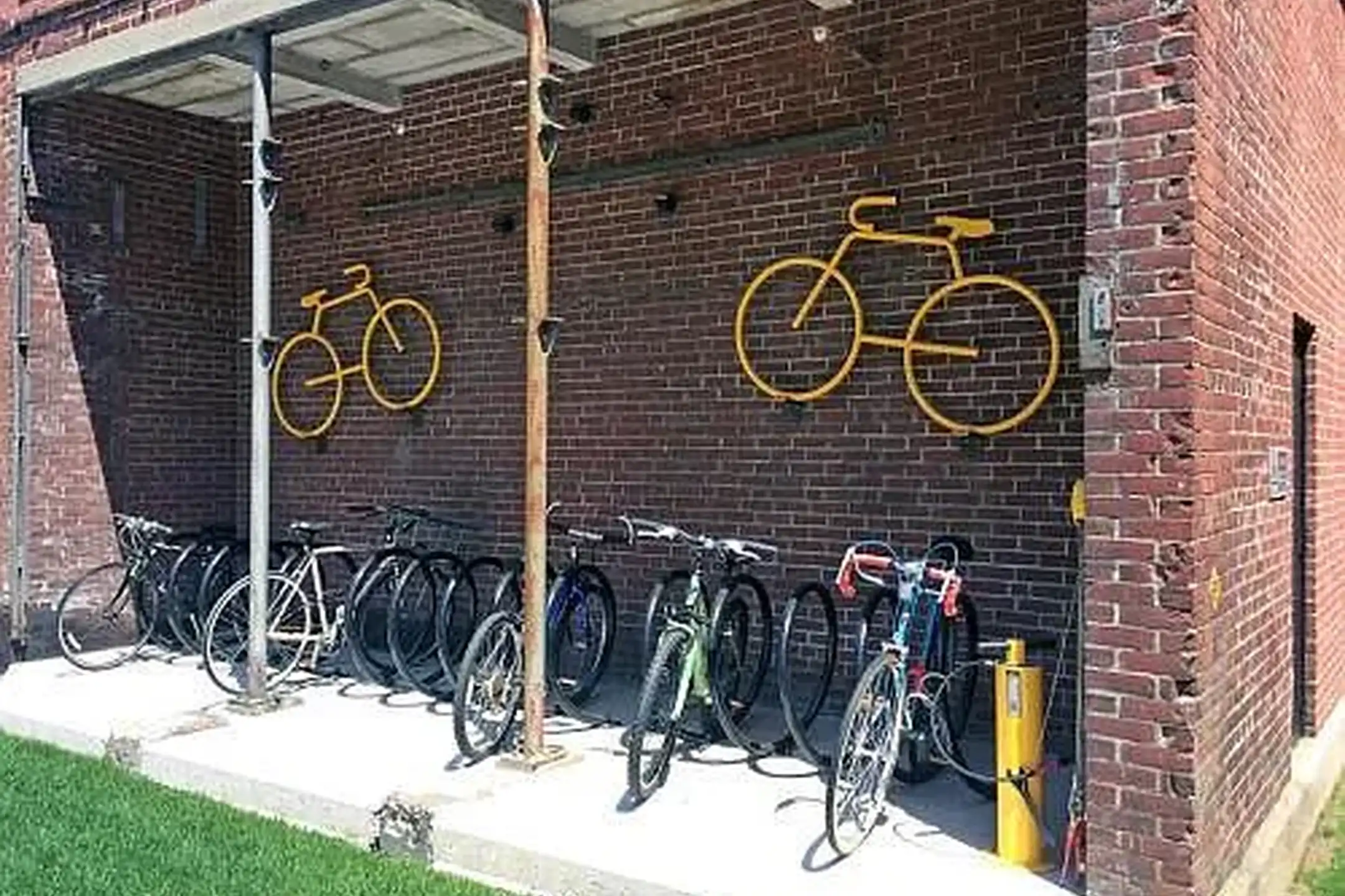 Junction Shop Lofts - Worcester, MA 01610 | ApartmentGuide.com