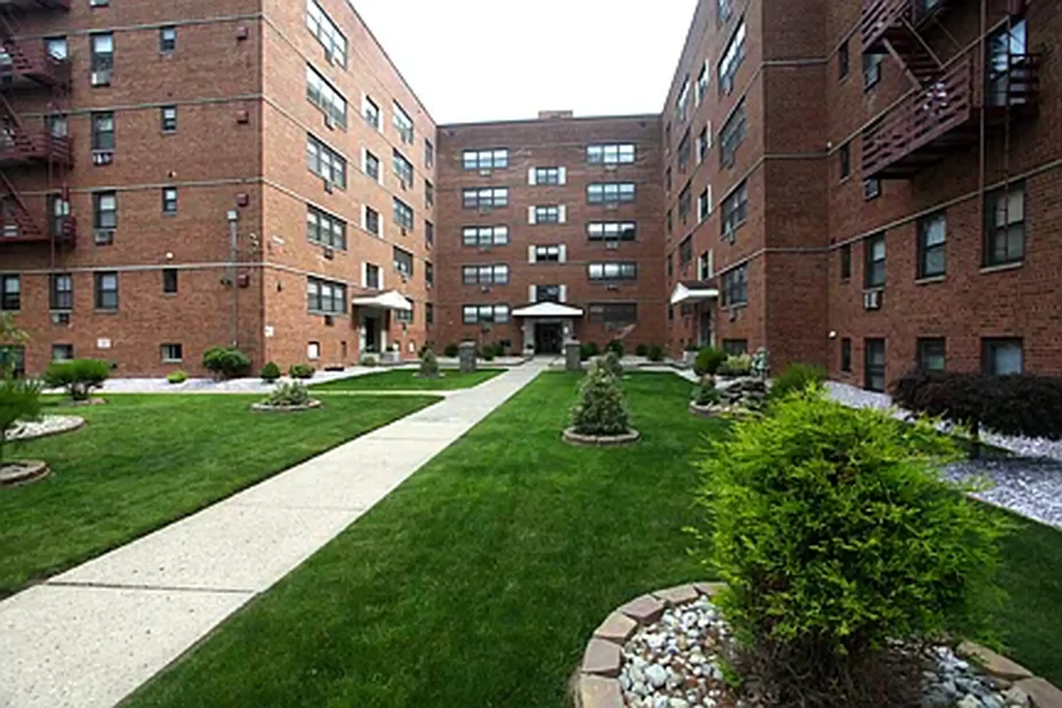 Washington Heights Apartments - Bloomfield, NJ 07003 | ApartmentGuide.com
