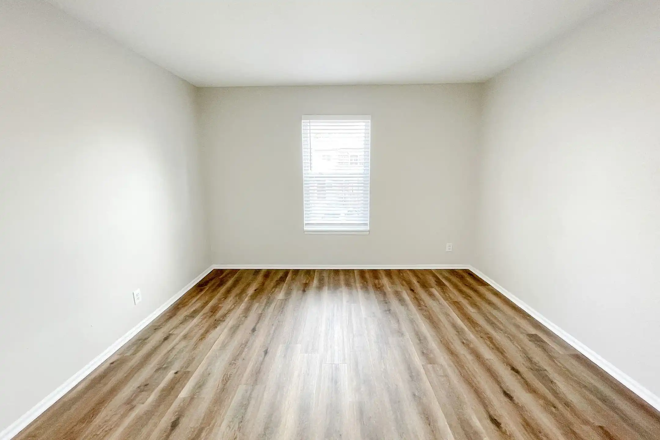 87th Street Apartments - Overland Park, KS 66212 | ApartmentGuide.com