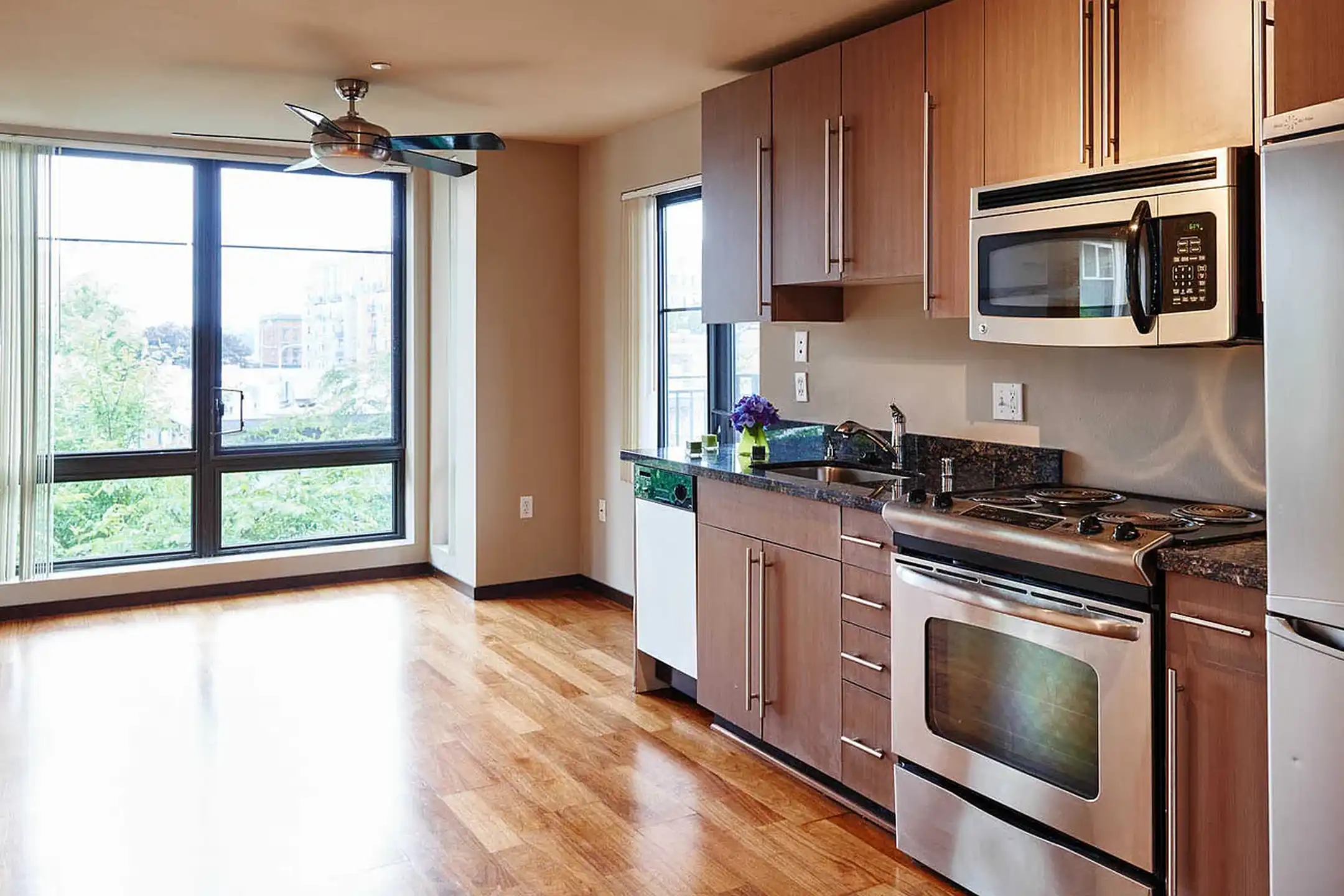 Moda - Seattle, WA 98121 | ApartmentGuide.com