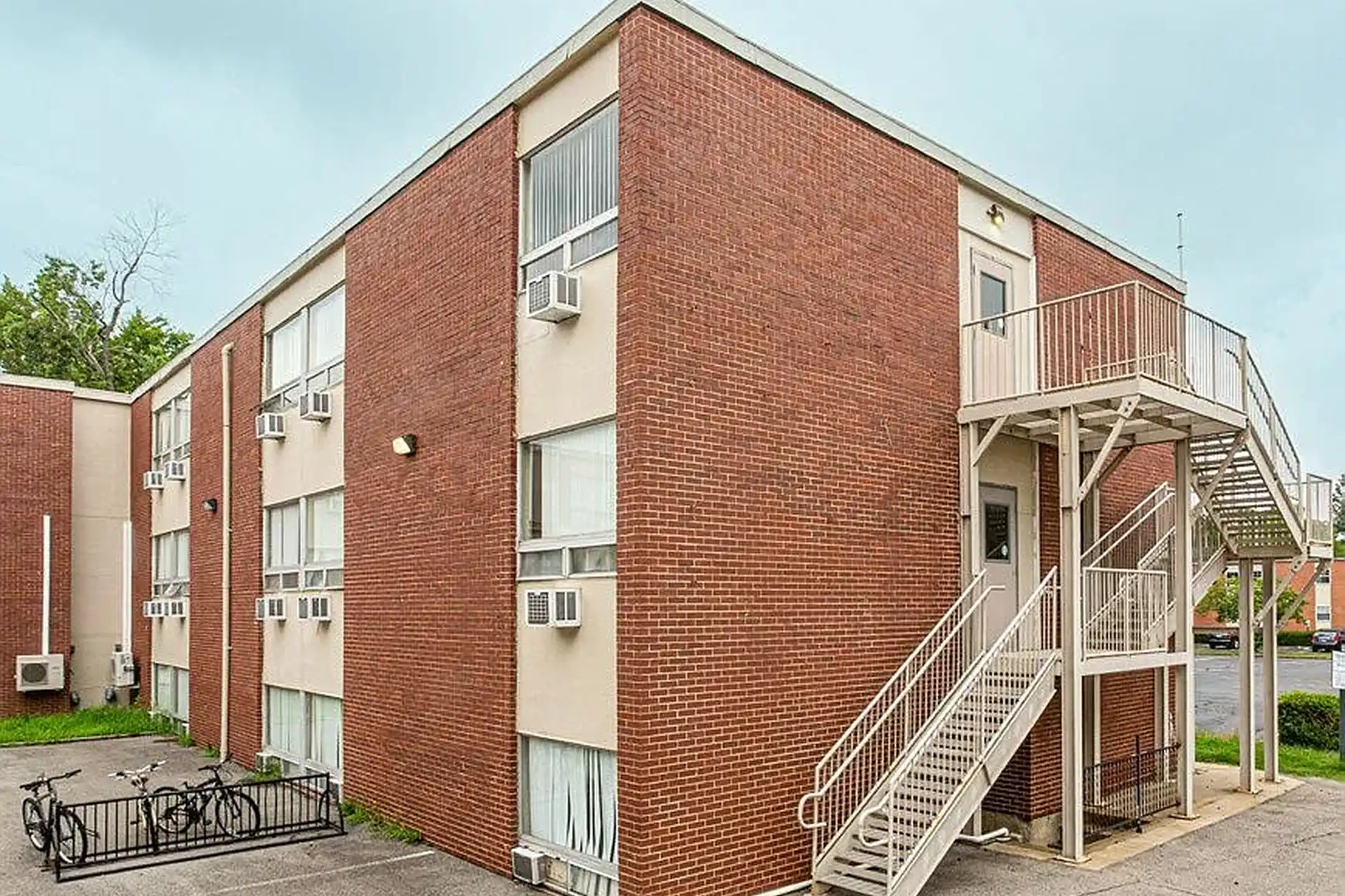 Campus Edge Apts - Carbondale, IL 62901 | ApartmentGuide.com