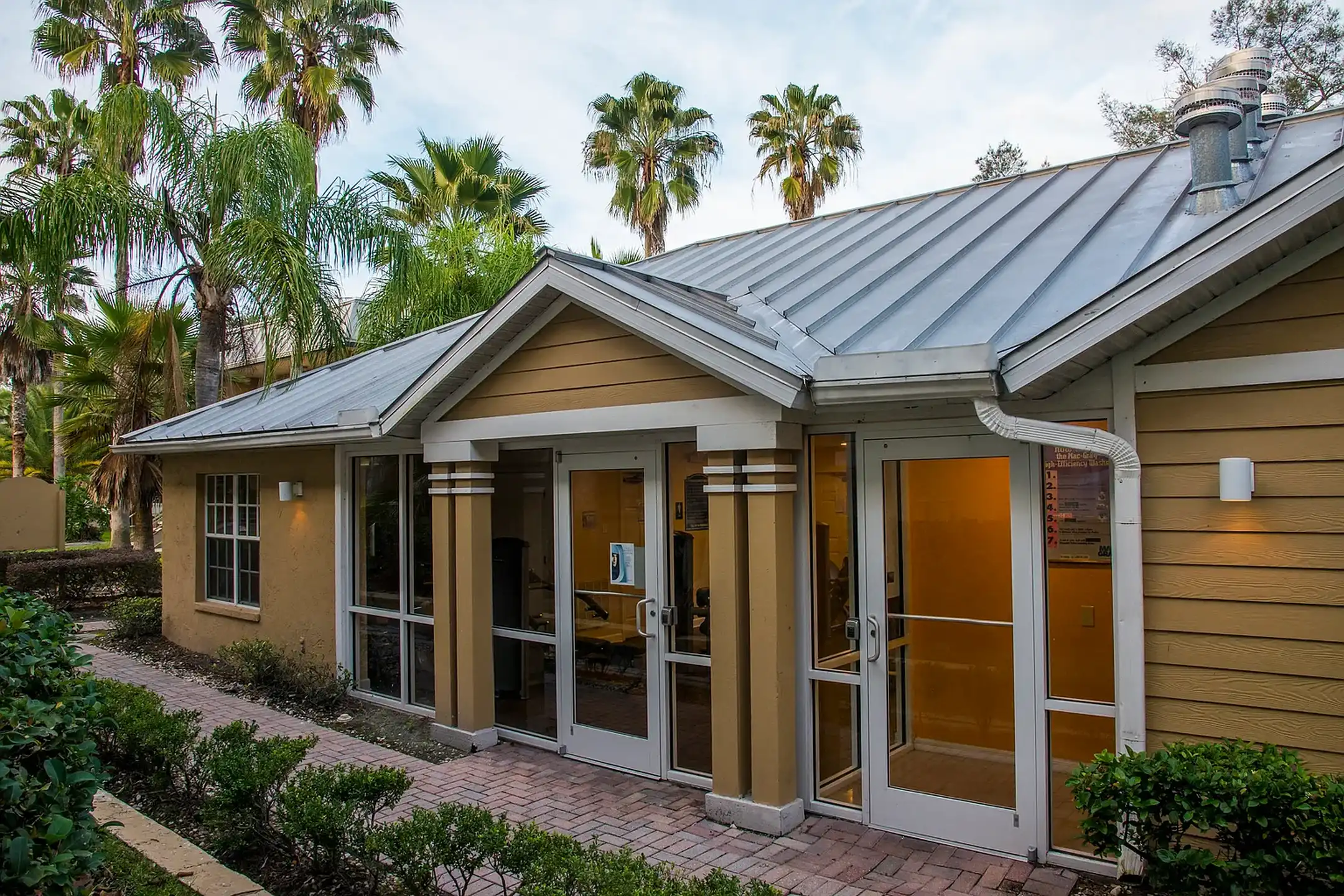 Willow Brooke Apartments - Tampa, FL 33613 | ApartmentGuide.com