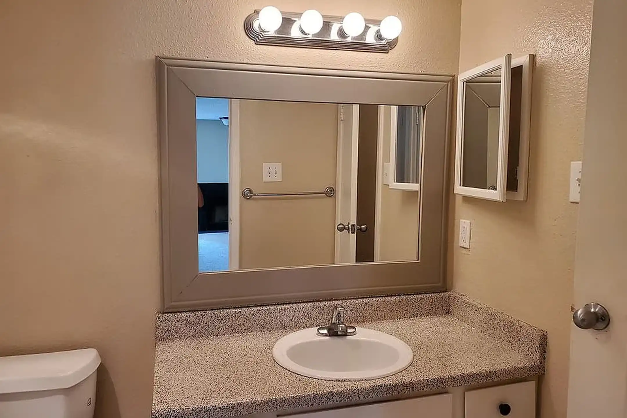 PLAZA VERDE CONDOS - Houston, TX 77038 | ApartmentGuide.com