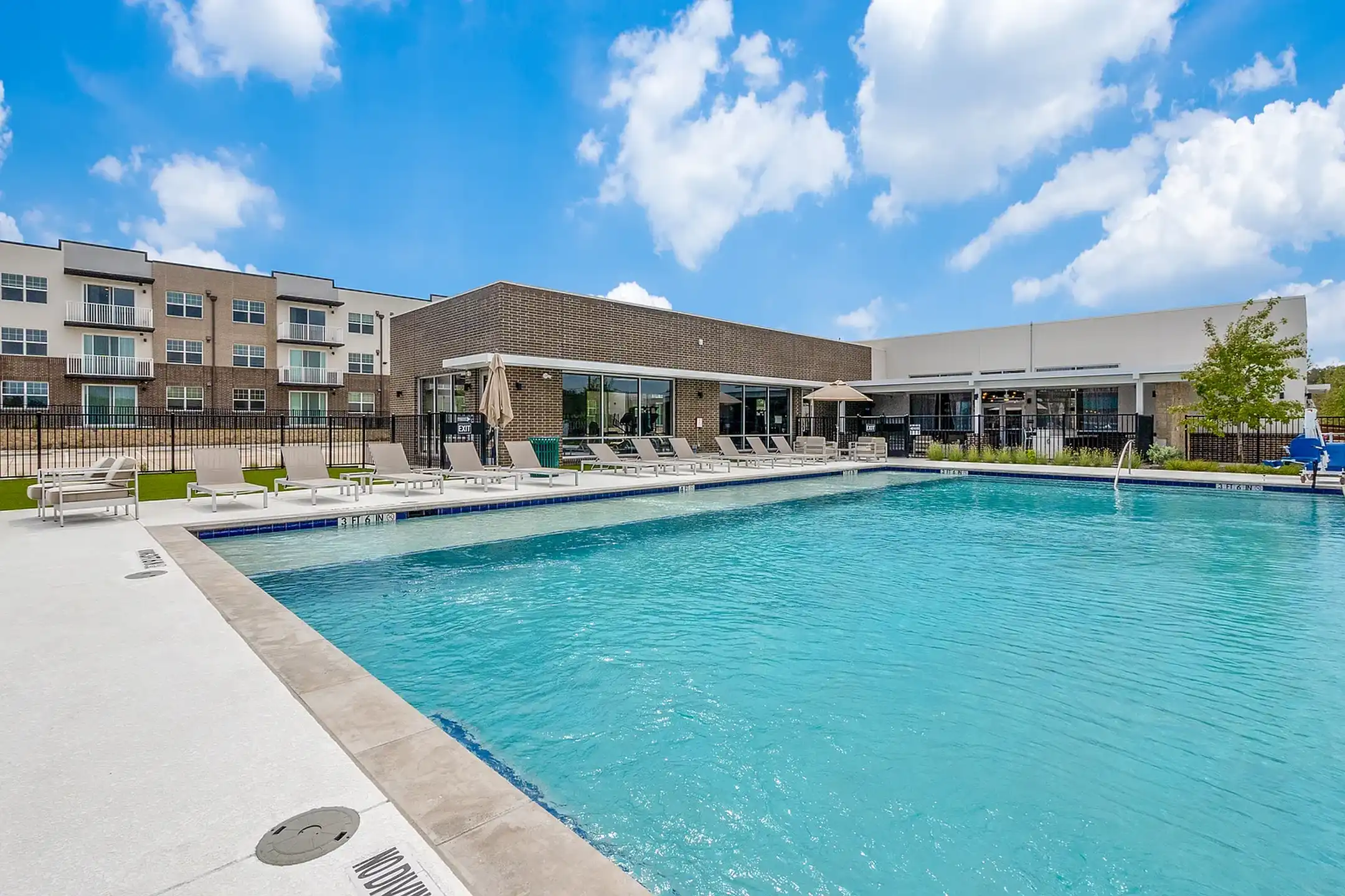 Remi West Dallas - Dallas, TX 75211 | ApartmentGuide.com