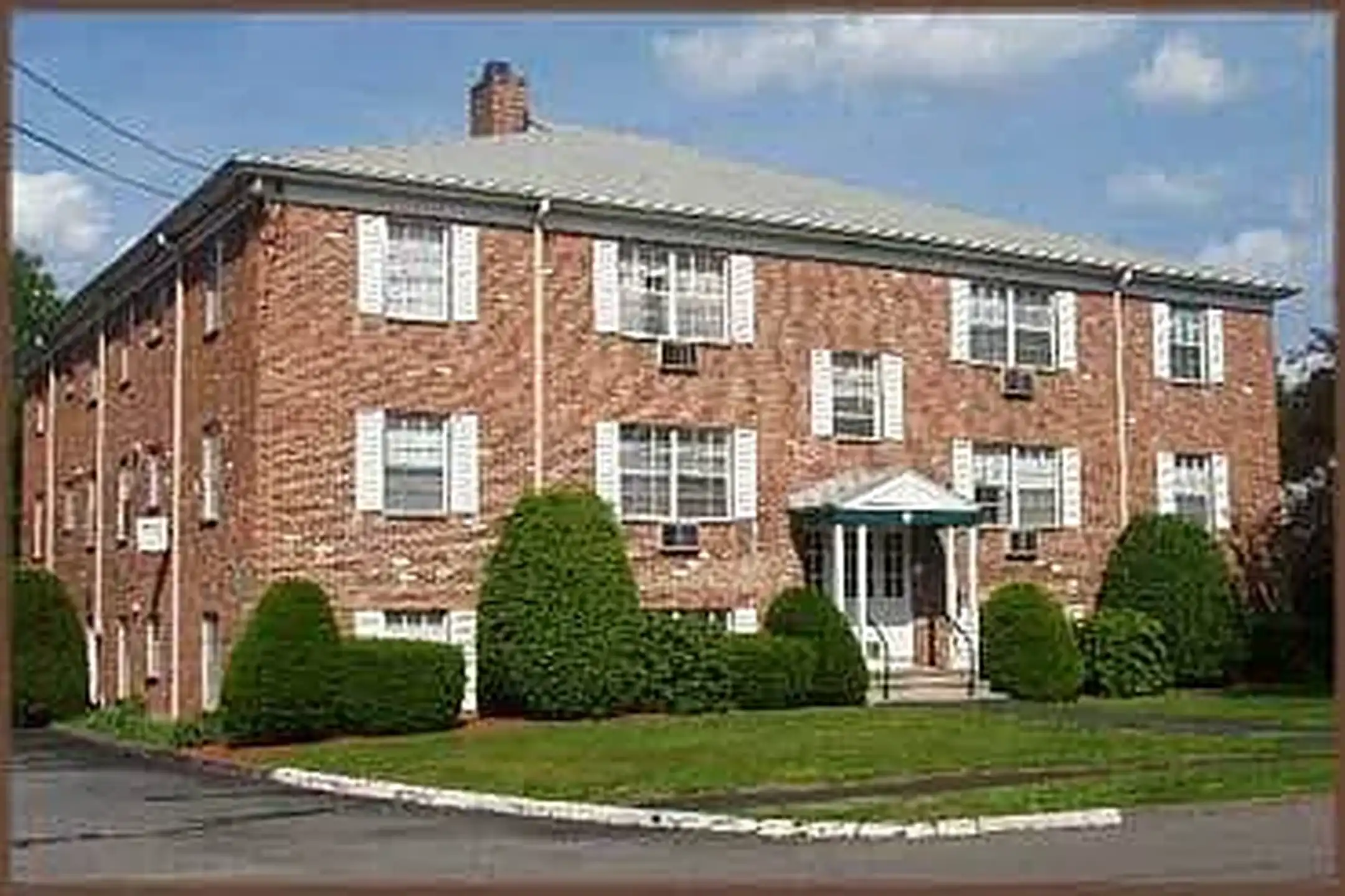 Brookside Apartments - Woburn, MA 01801 | ApartmentGuide.com
