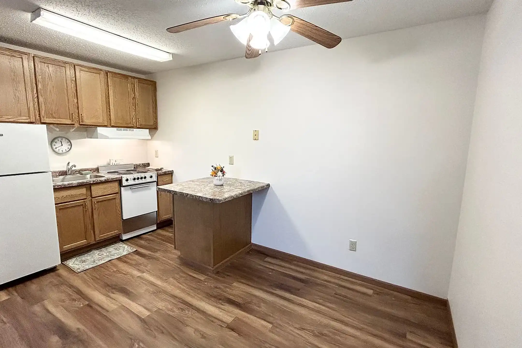 925 9th Ave W - West Fargo, ND 58078 | ApartmentGuide.com