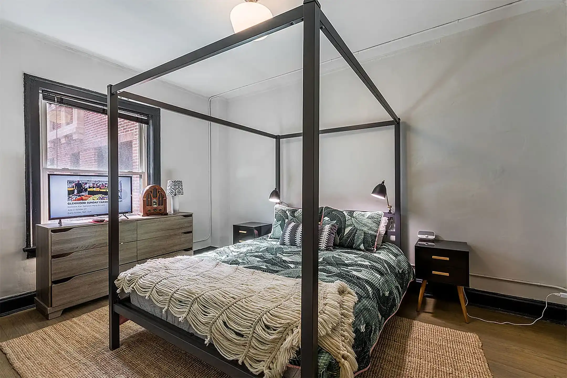 The Edison - Chicago, IL 60640 | ApartmentGuide.com