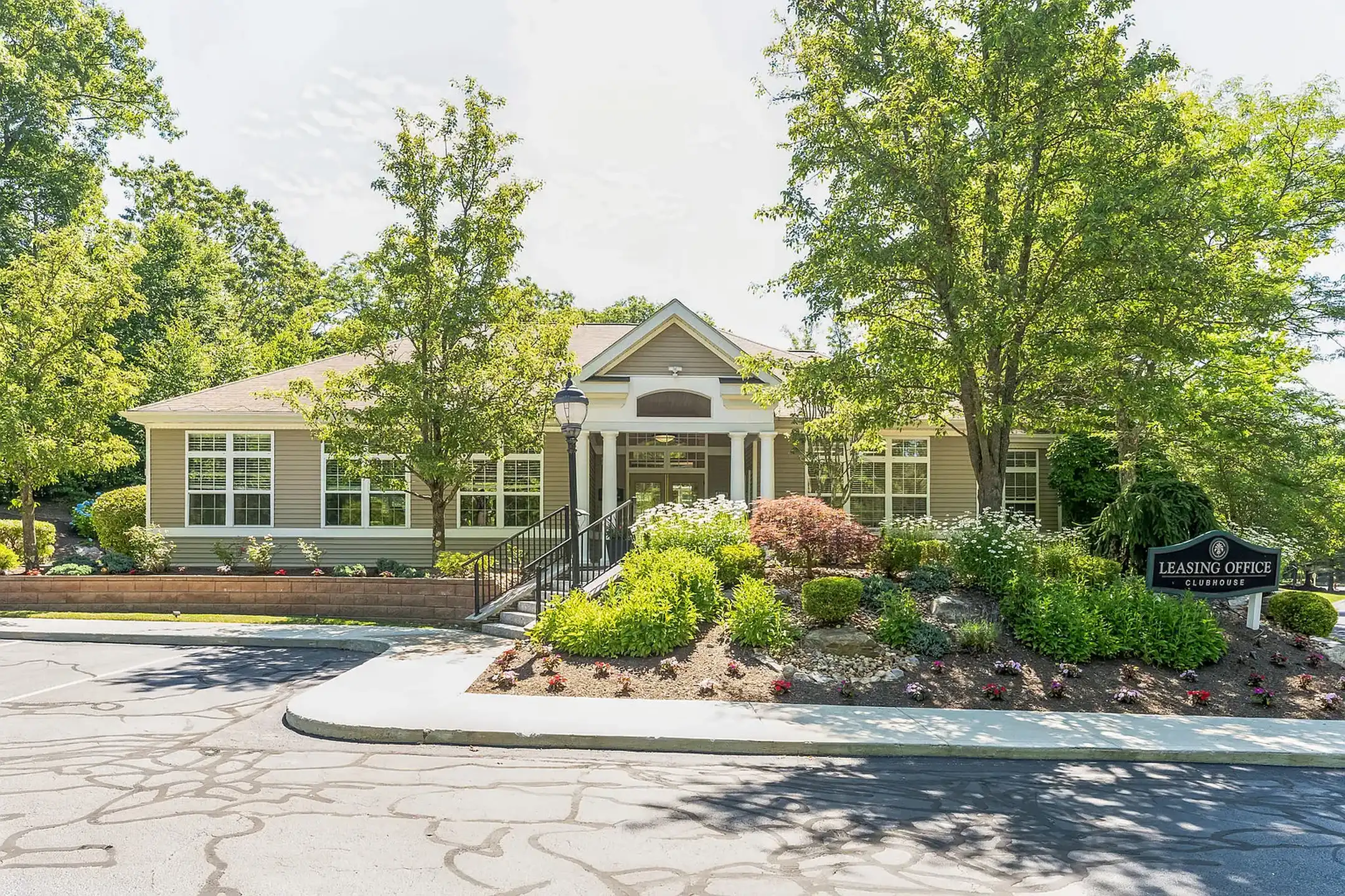 Cumberland Crossing - Cumberland, RI 02864 | ApartmentGuide.com