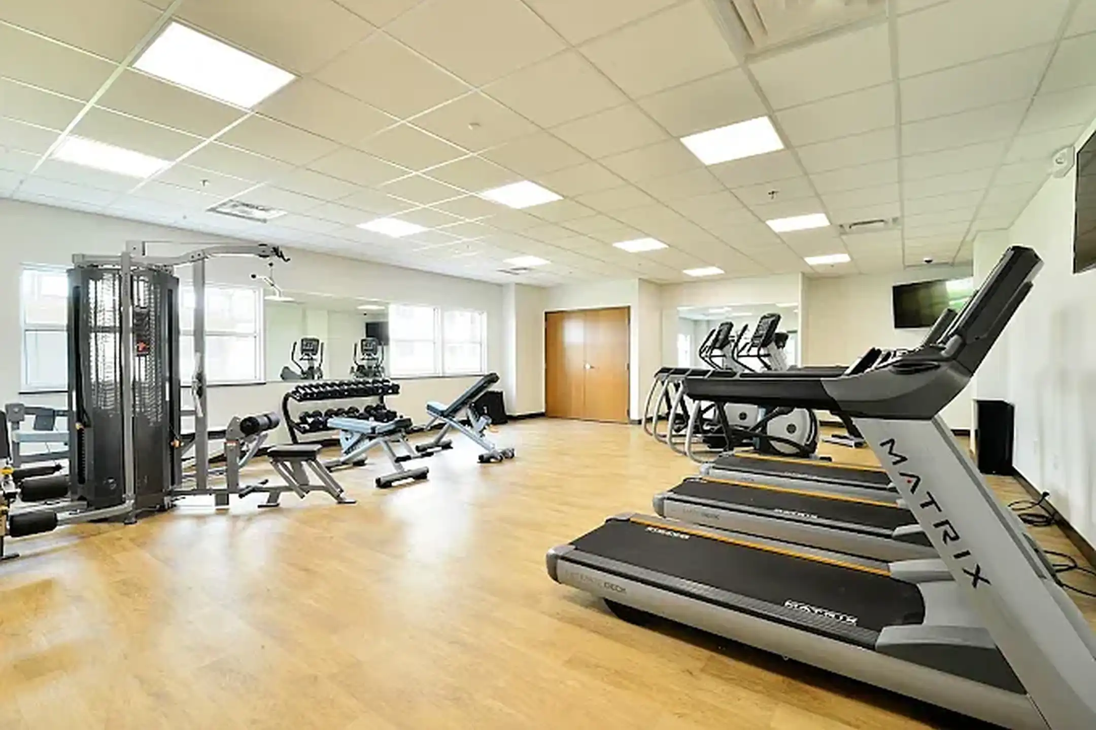 Chestnut Lake Apartments - Strongsville, OH 44136 | ApartmentGuide.com