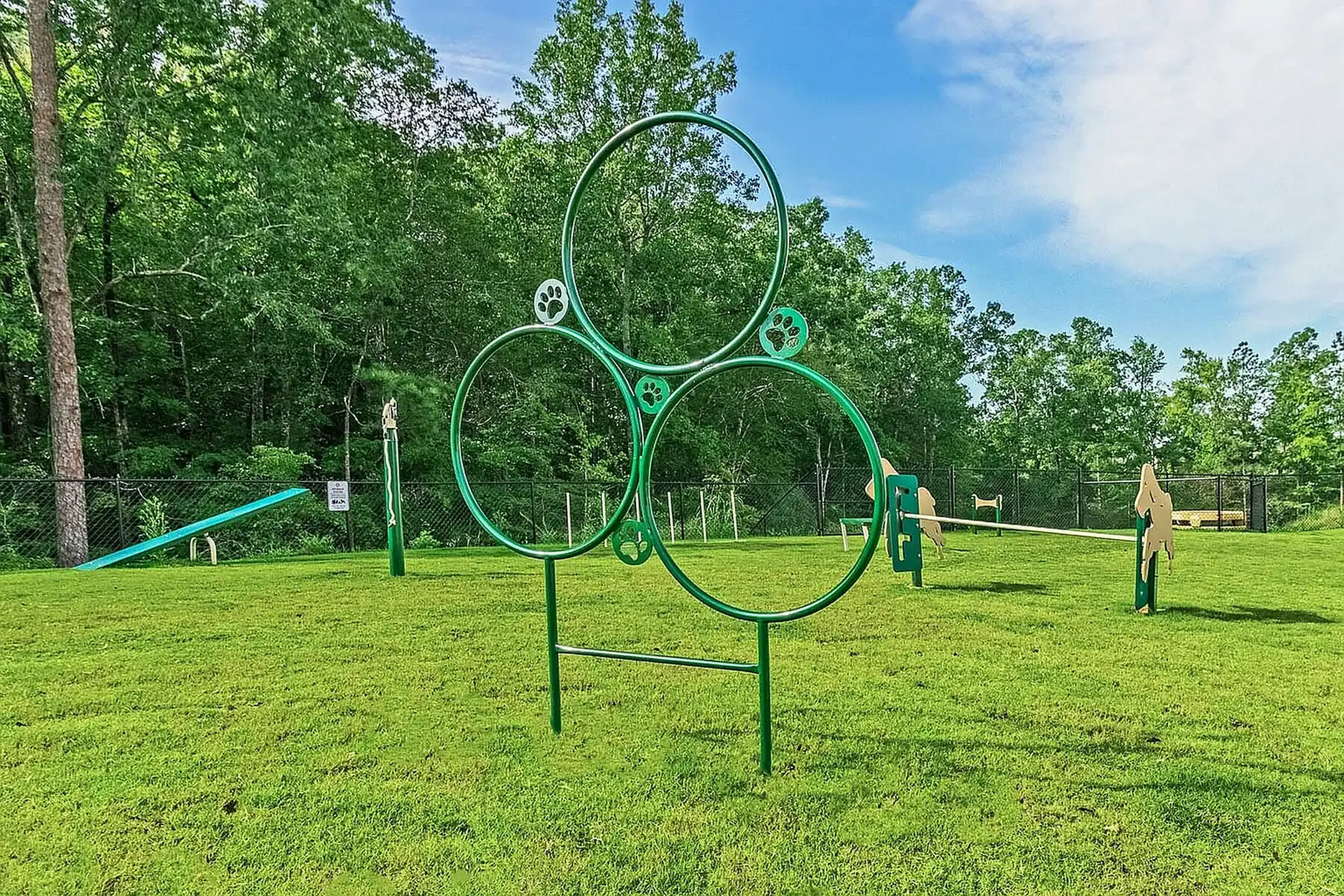 Pointe Grand DeLand - Deland, FL 32720 | ApartmentGuide.com