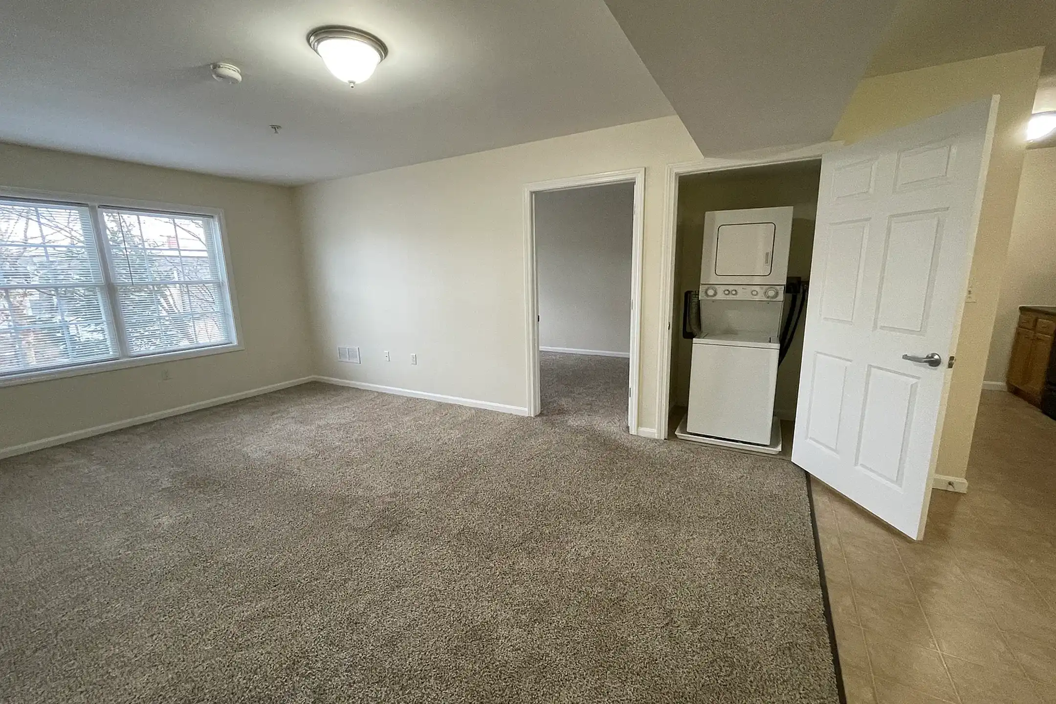 Redstone Apartments - Manchester, NH 03104 | ApartmentGuide.com