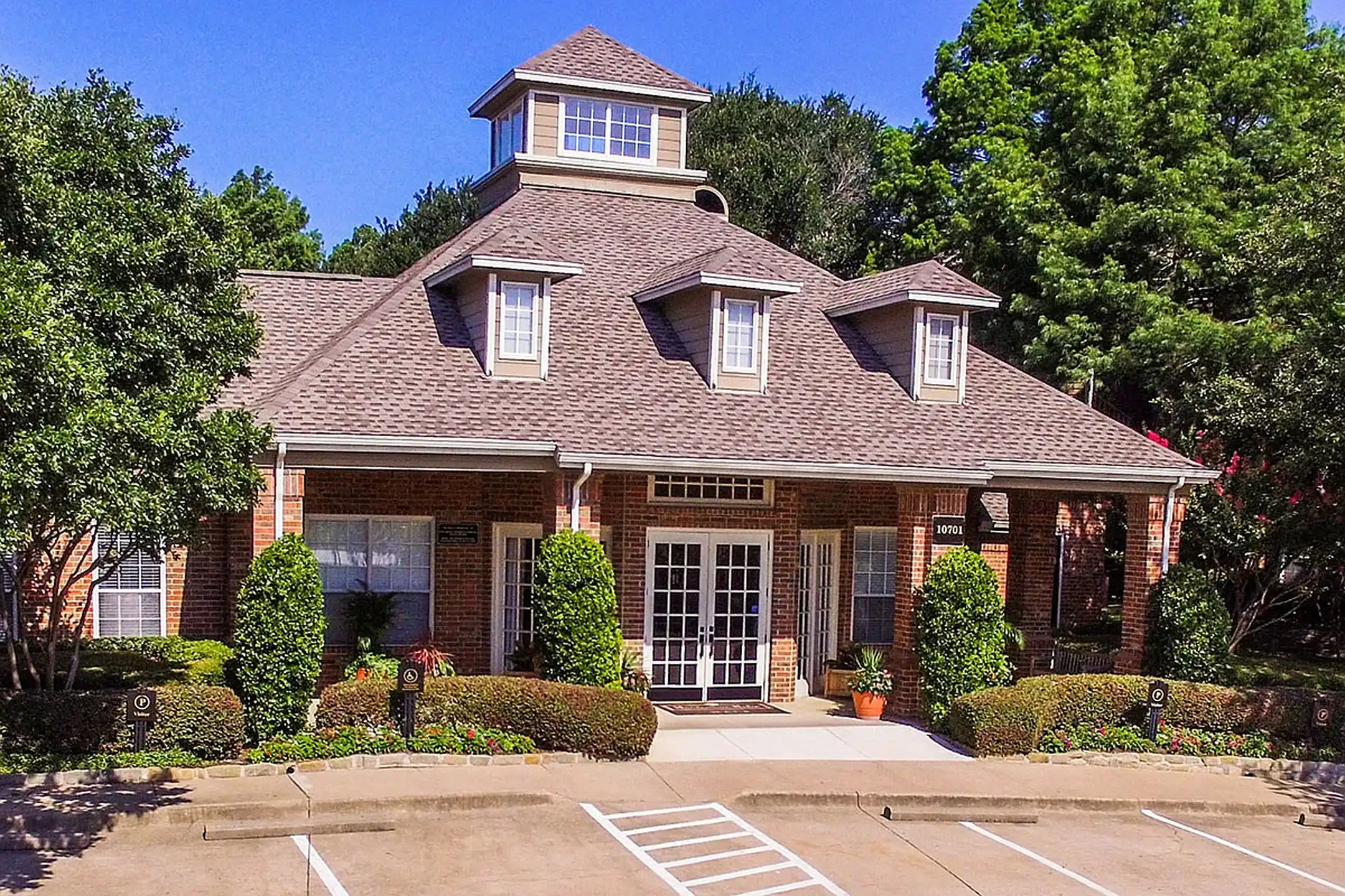 MacArthur Ridge Apartments - Irving, TX 75063 | ApartmentGuide.com