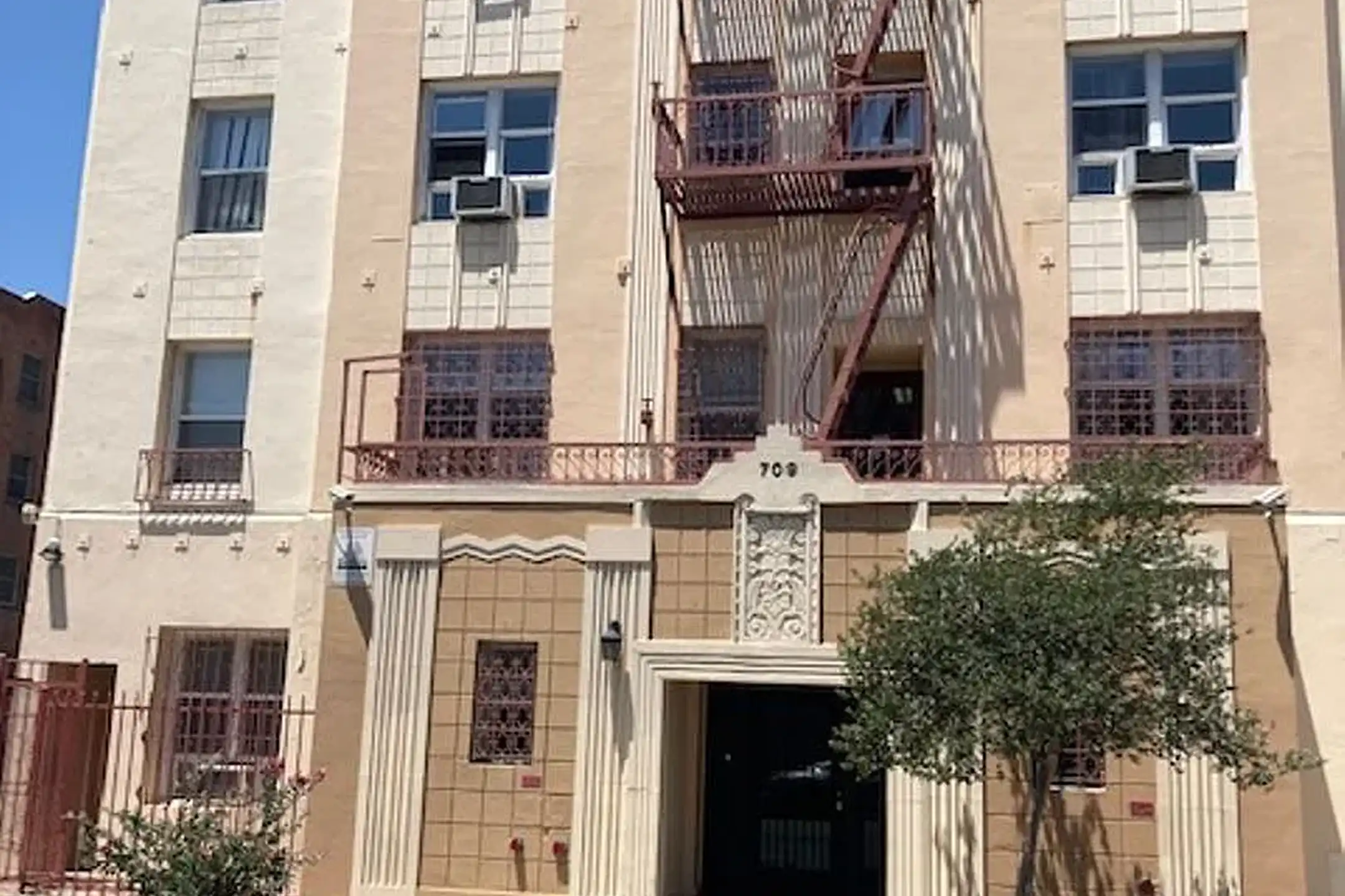 MSA - 709 Mariposa Apts - Los Angeles, CA 90005 | ApartmentGuide.com