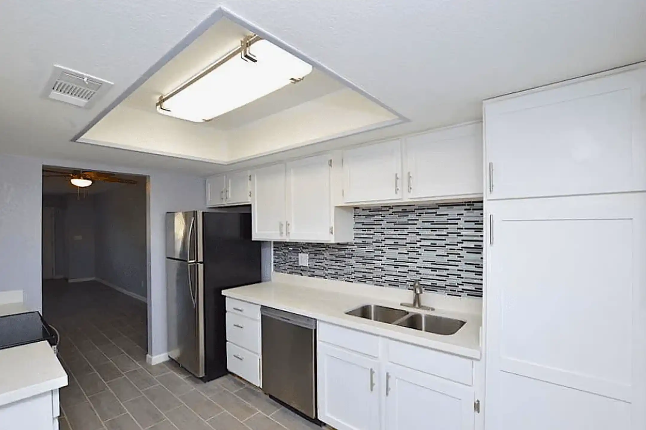 The Earll - Phoenix, AZ 85018 | ApartmentGuide.com