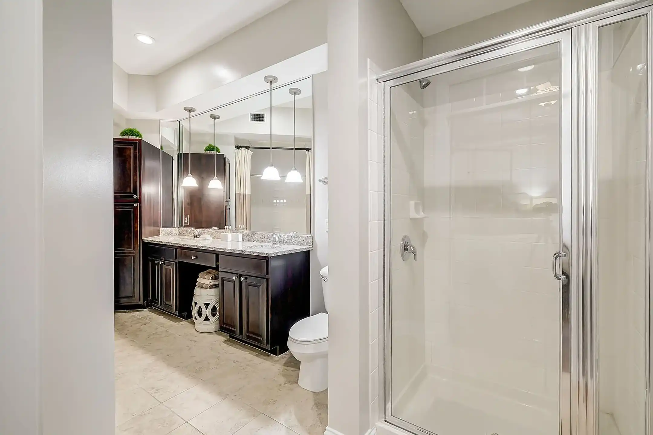 Liberty Place Apartments - Columbus, OH 43215 | ApartmentGuide.com