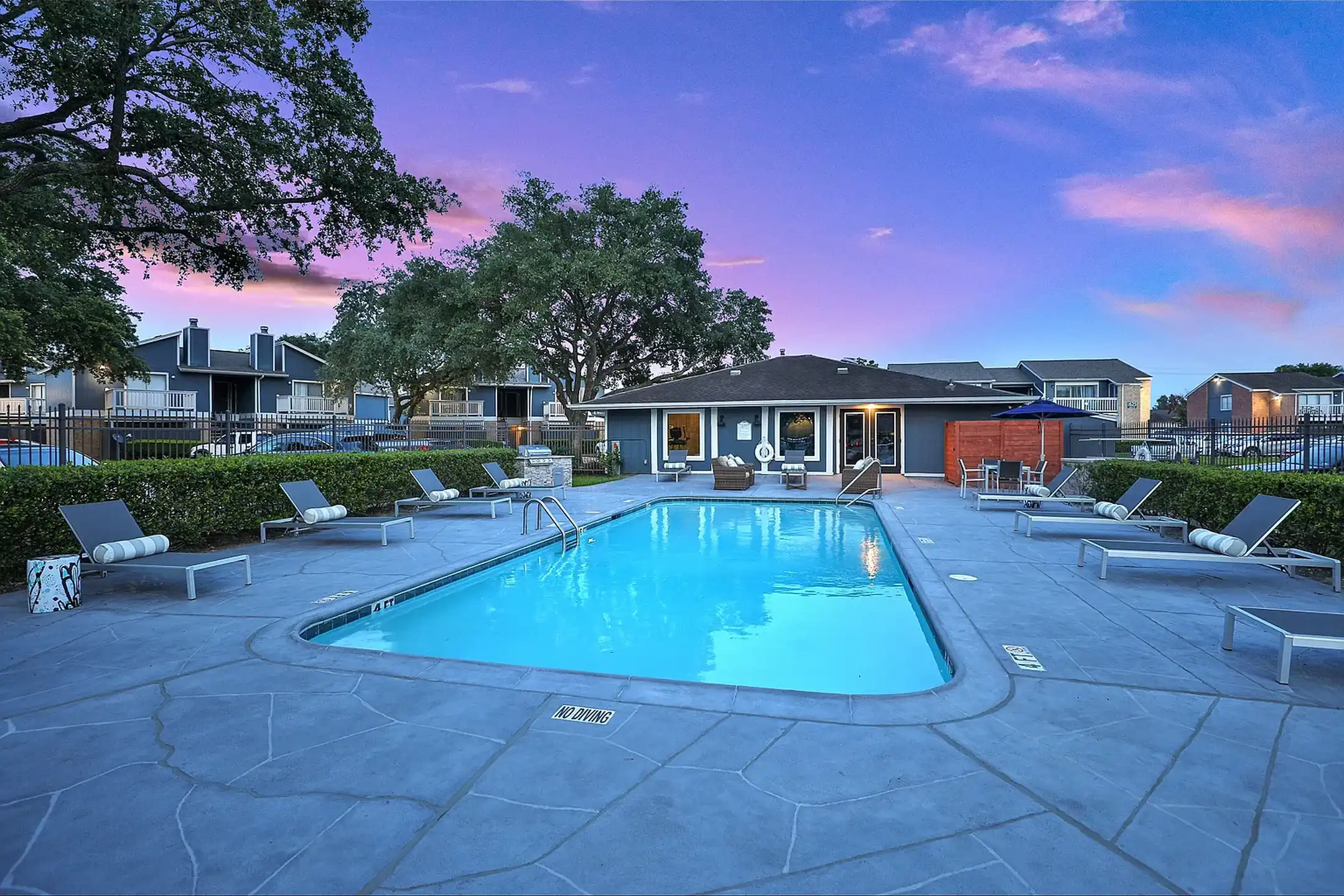 Barringer Square - Webster, TX 77598 | ApartmentGuide.com