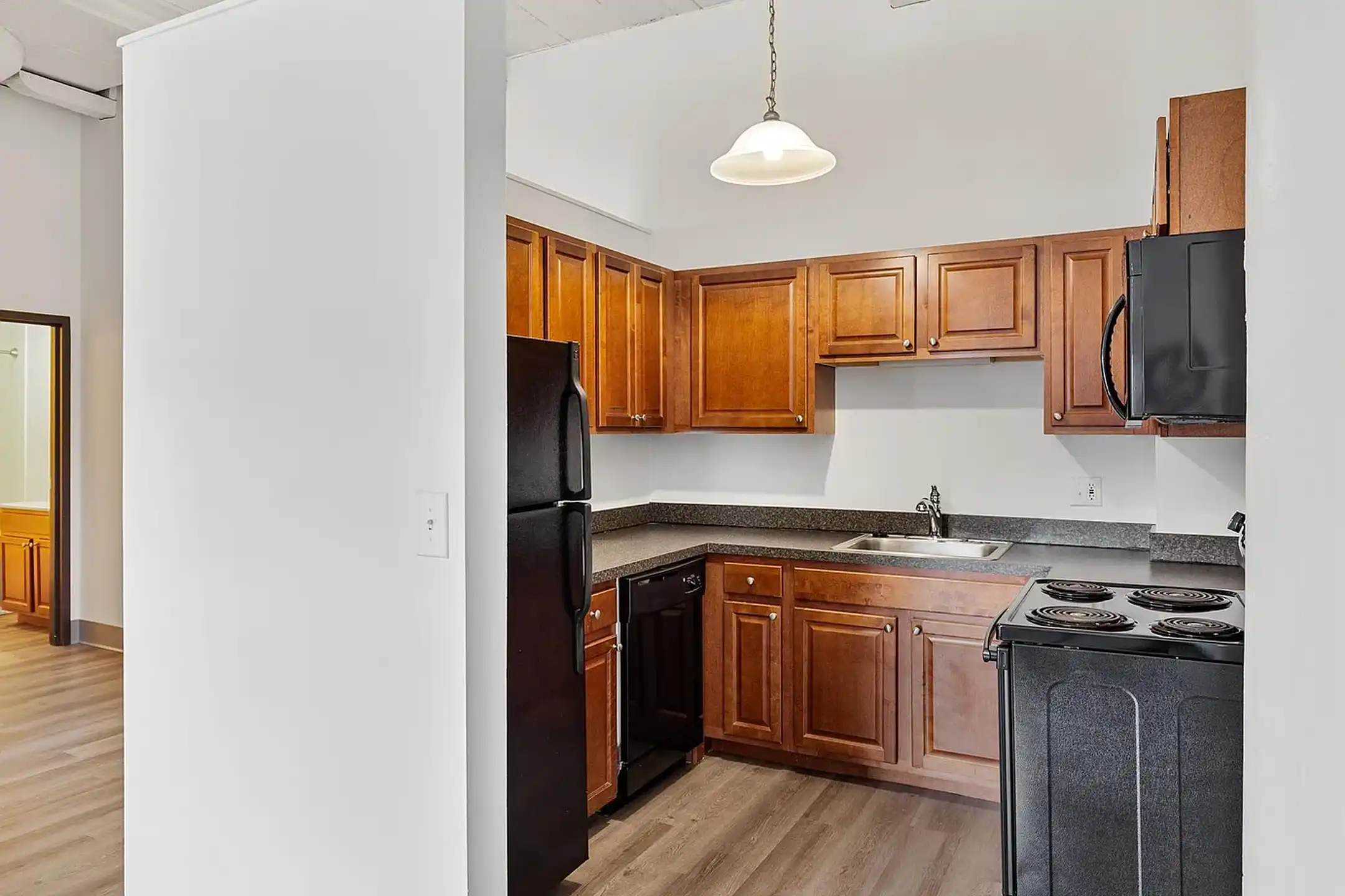 Stockbridge Court - Springfield, MA 01103 | ApartmentGuide.com