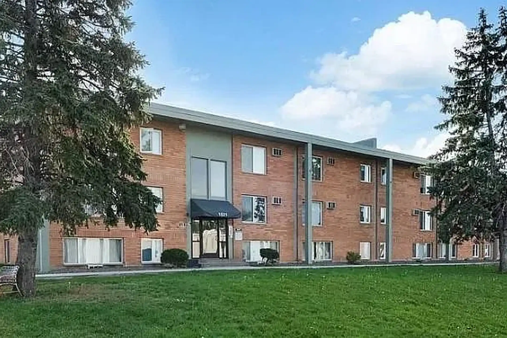 Phalen Village - Saint Paul, MN 55130 | ApartmentGuide.com