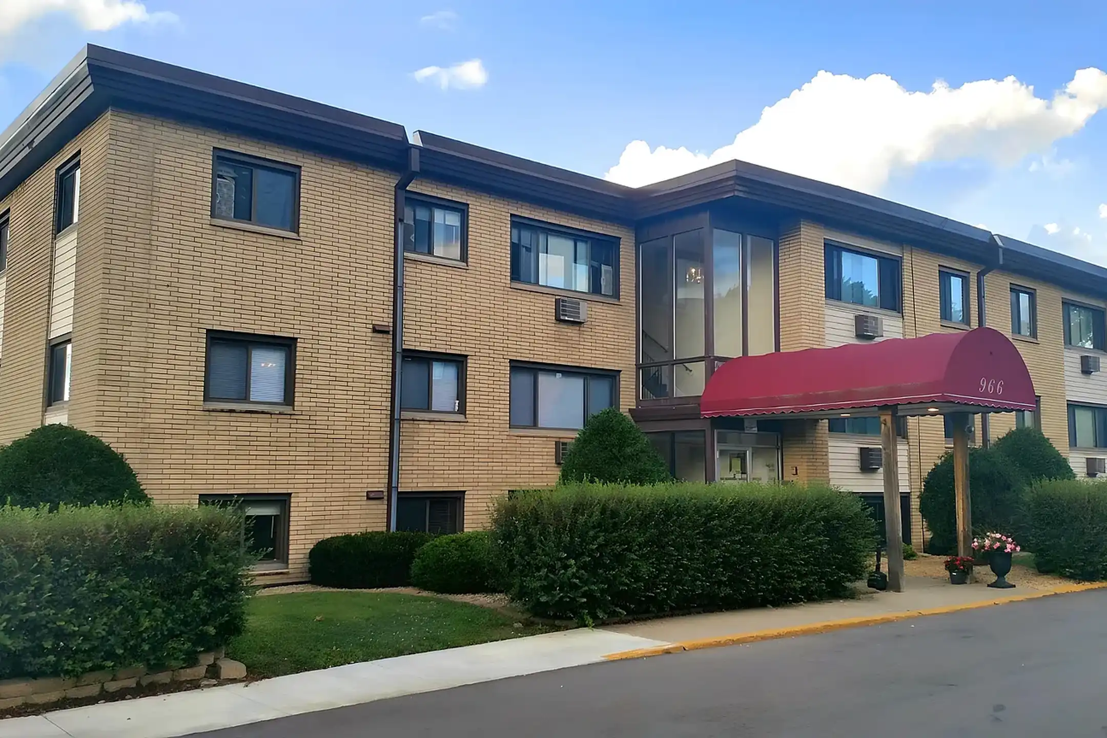 Twin Pines Apartments - West Saint Paul, MN 55118 | ApartmentGuide.com