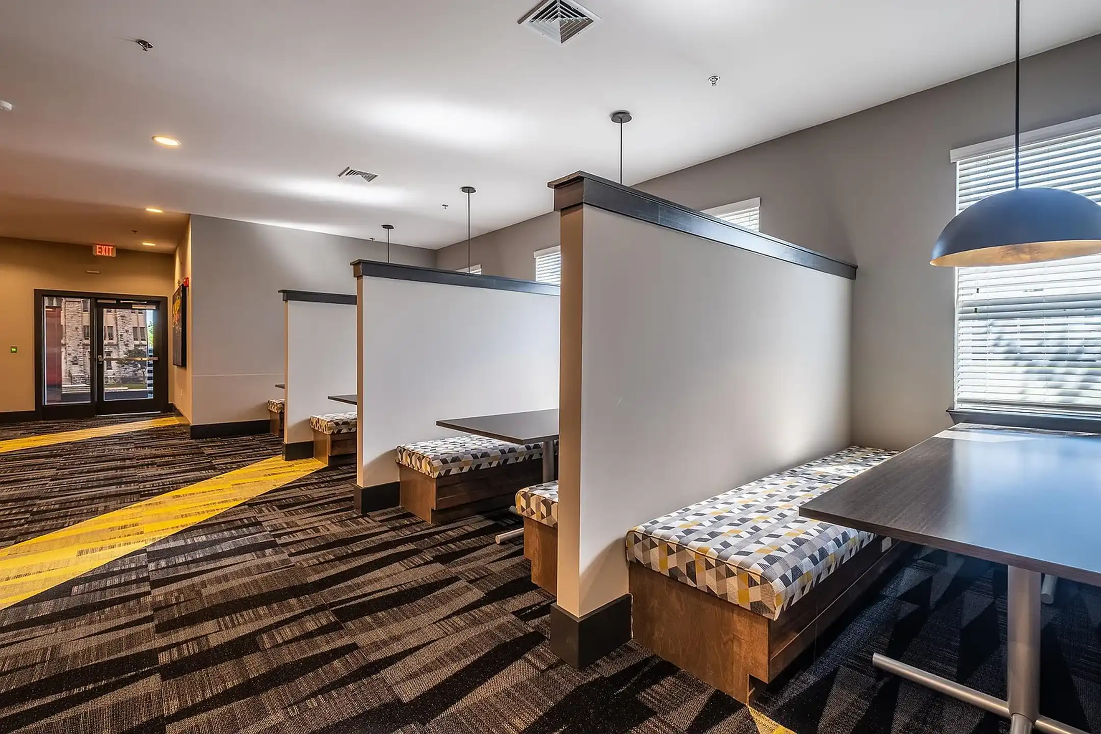 Foxridge Apartment Homes - Blacksburg, VA 24060 | ApartmentGuide.com