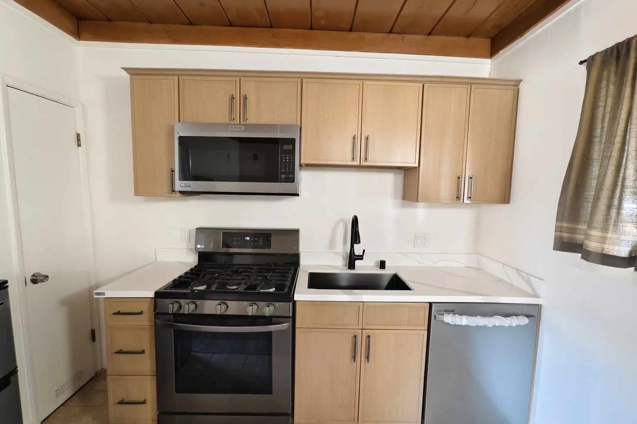 1235 Woodside Rd unit B - Redwood City, CA 94061 | ApartmentGuide.com