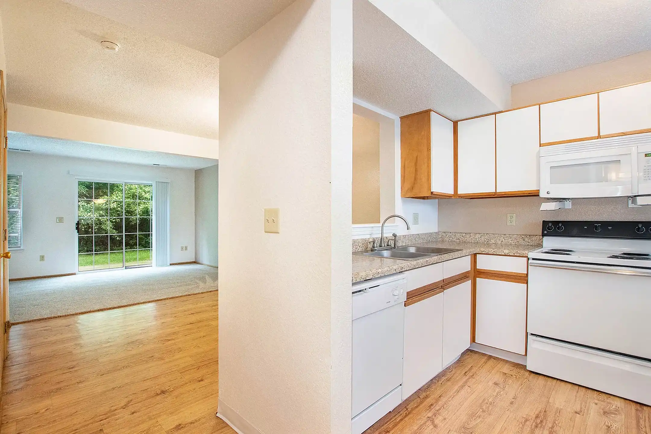 Savannah Trace Townhomes - Kalamazoo, MI 49048 | ApartmentGuide.com