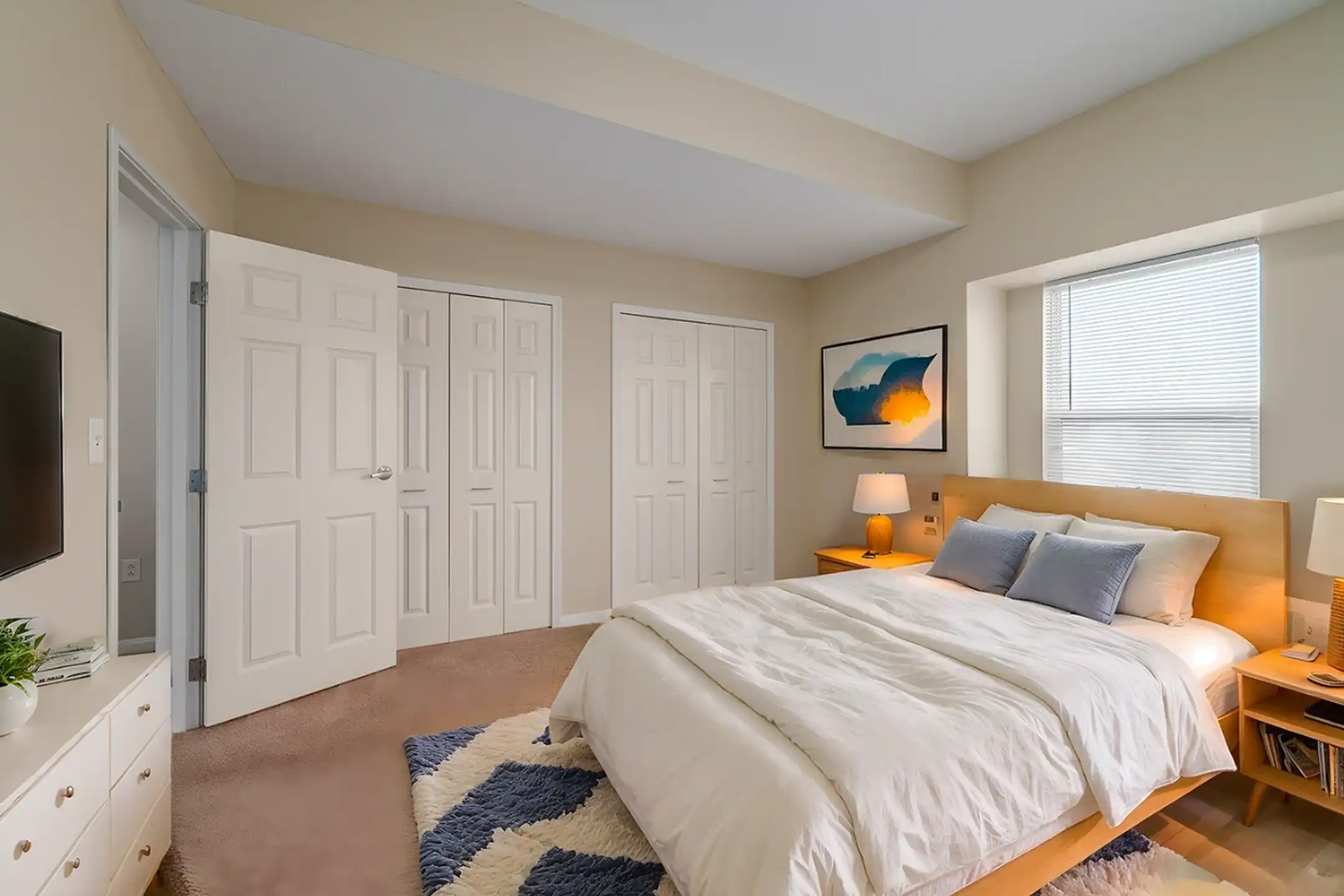 2555 W 5th St - Cleveland, OH 44113 | ApartmentGuide.com