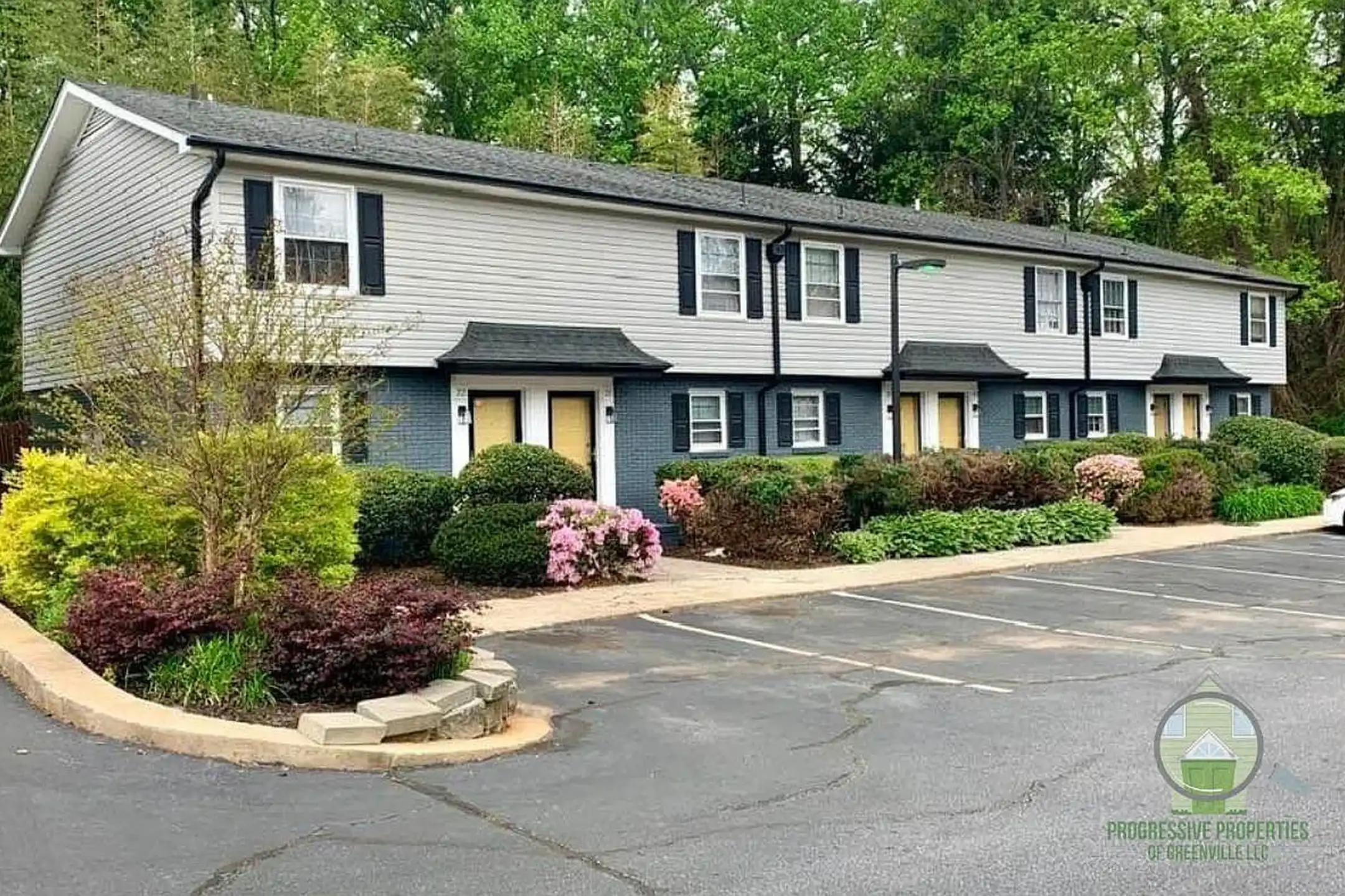 The Townes @ Summit - Greenville, SC 29609 | ApartmentGuide.com