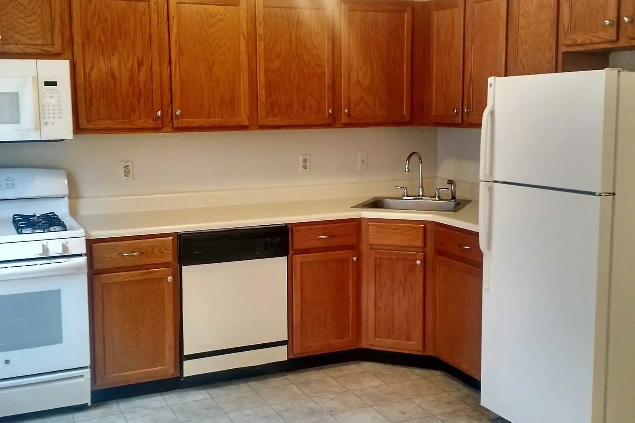 Victoria Village Apartments - Hackettstown, NJ 07840 | ApartmentGuide.com