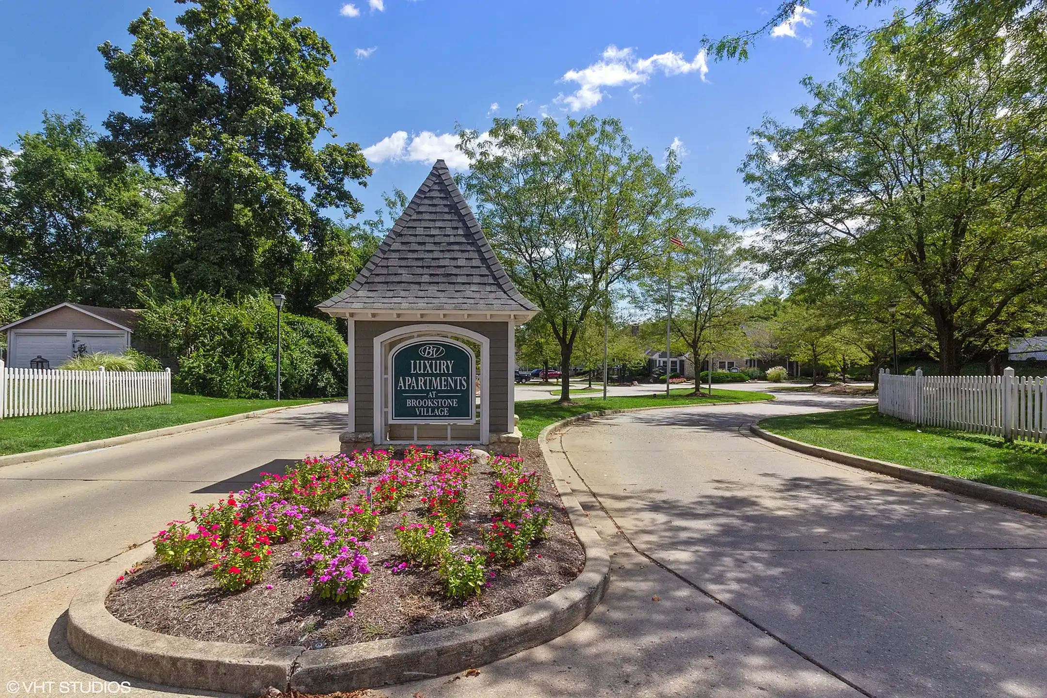 Brookstone Village - Cincinnati, OH 45209 | ApartmentGuide.com