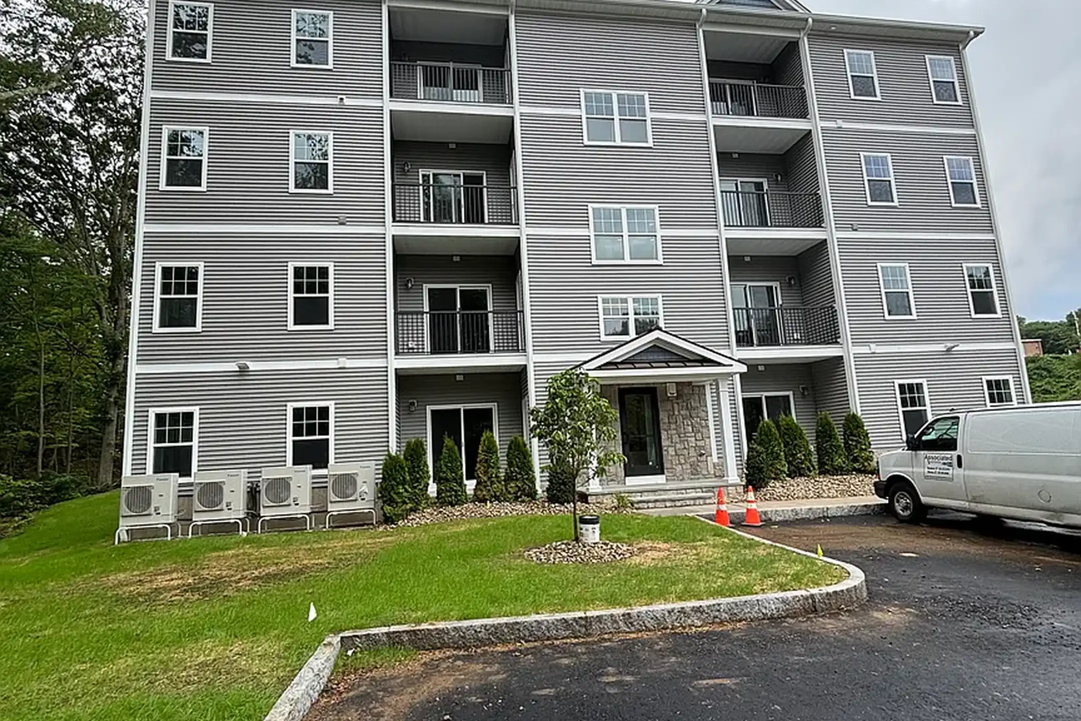 brookview apts - Shelton, CT 06484 | ApartmentGuide.com