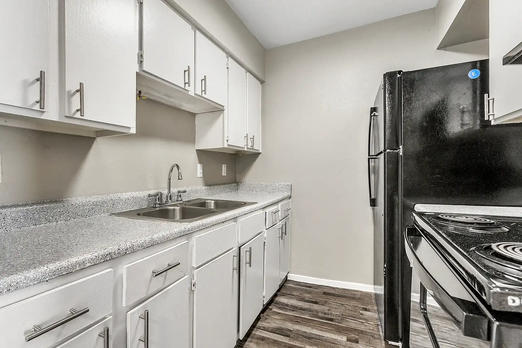 Mountain Creek Apartments - Dallas, TX 75241 | ApartmentGuide.com
