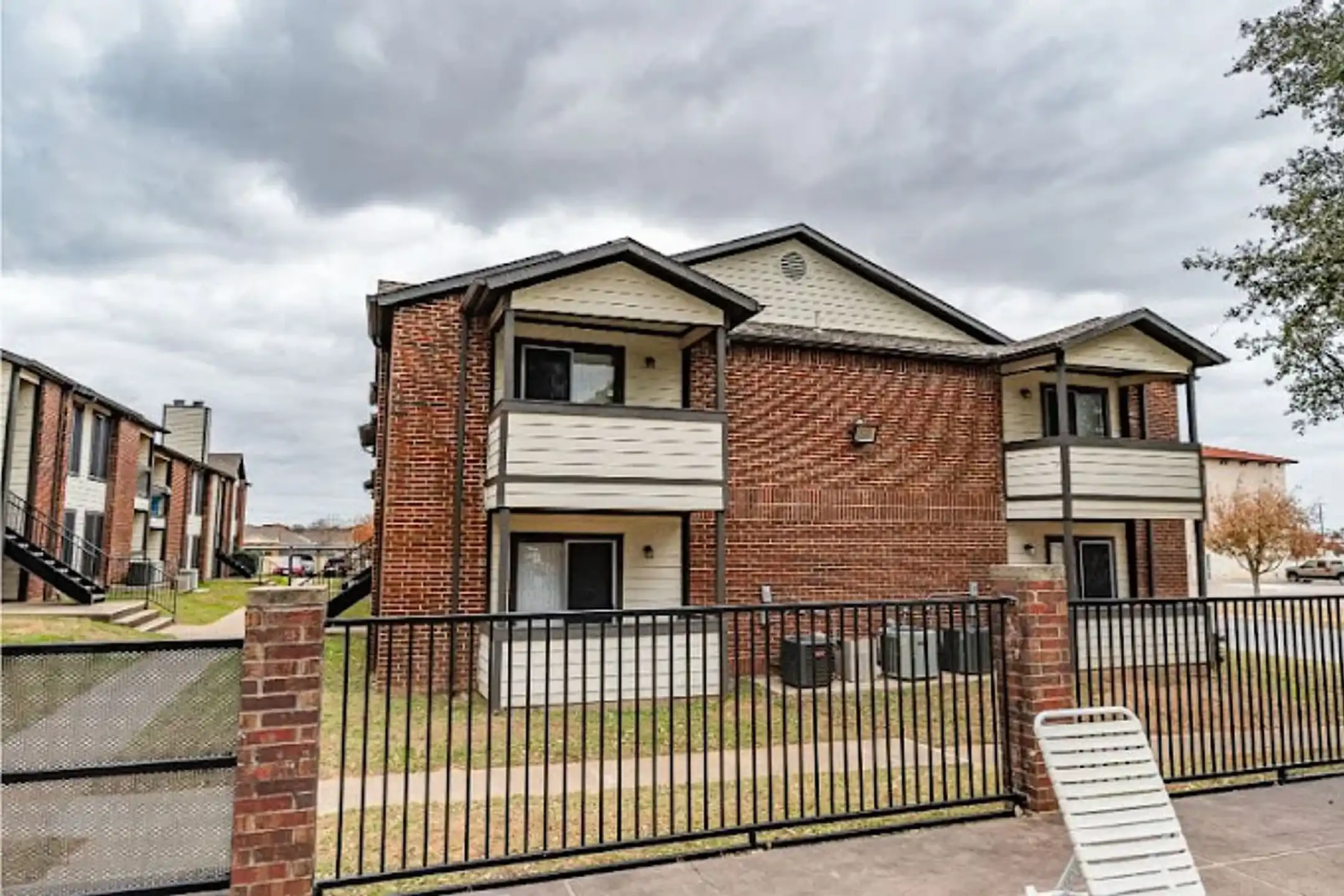 Bromley Granbury - Granbury, TX 76048 | ApartmentGuide.com