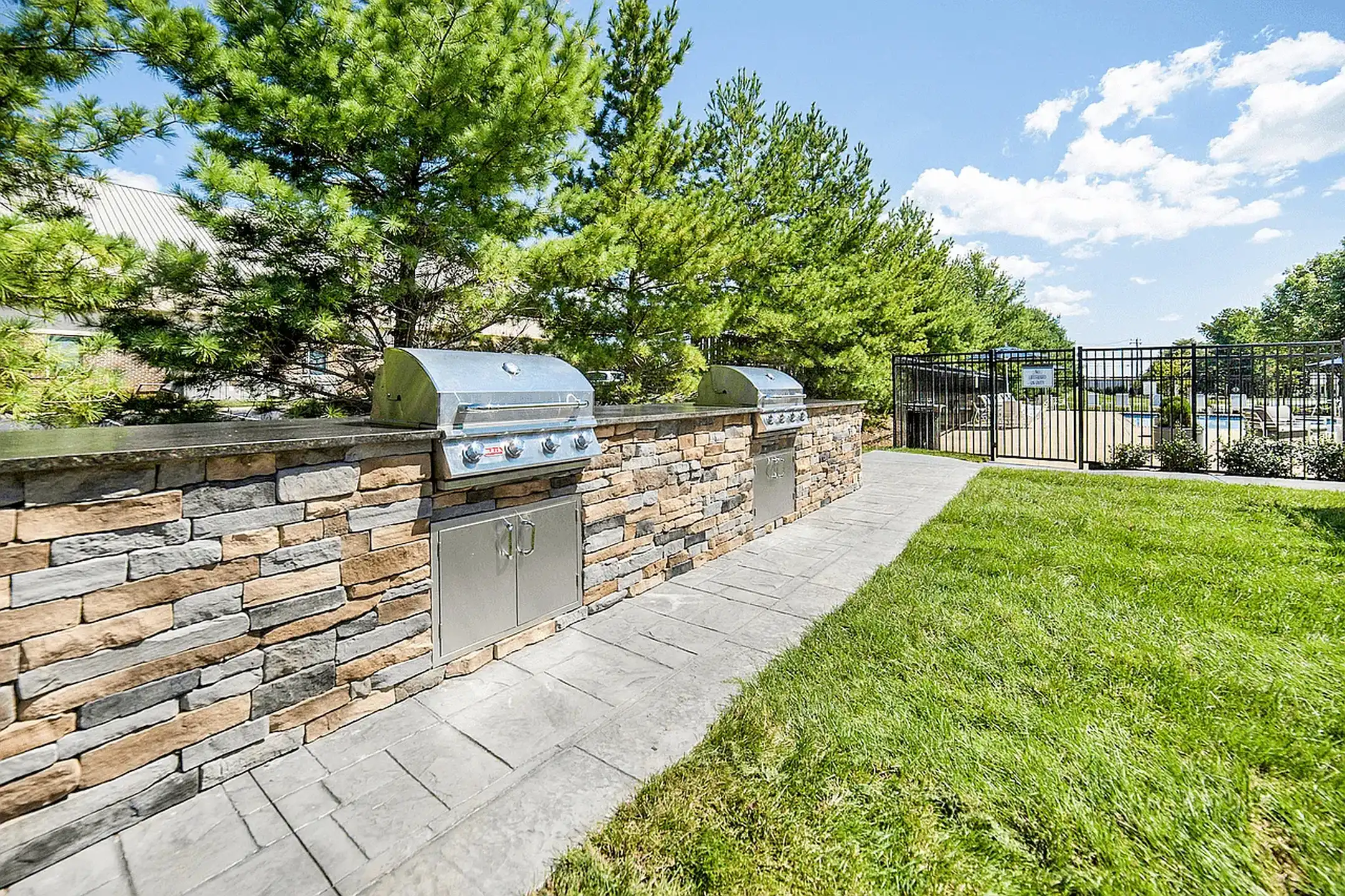 Riverside Manor Apartments - Fredericksburg, VA 22401 | ApartmentGuide.com